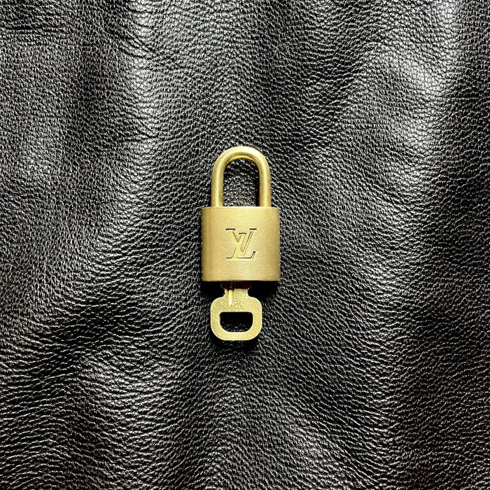 Louis Vuitton Vintage Louis Vuitton 320 Lock Padlock #186 | Grailed