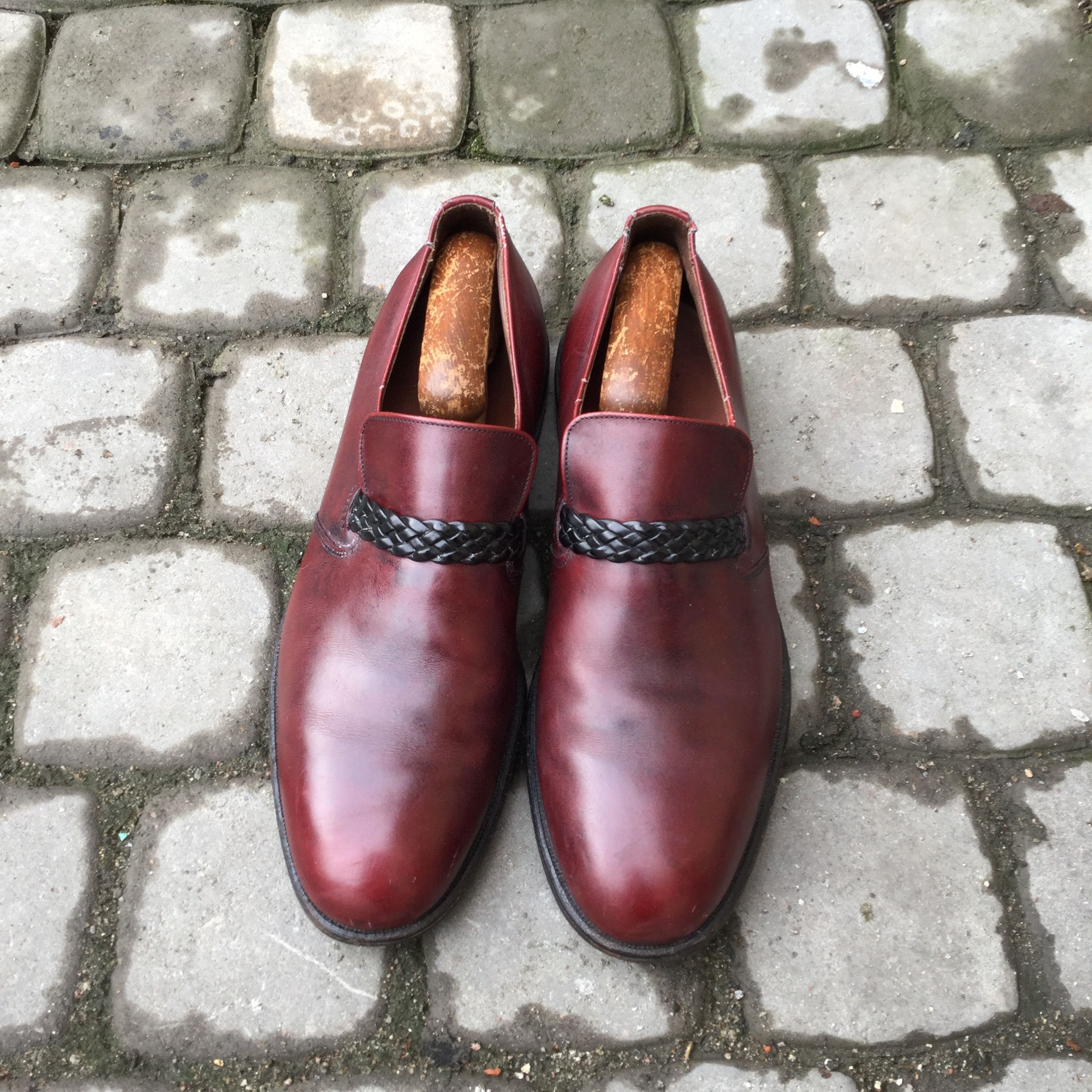 Allen Edmonds Ostendo cherry loafers | Grailed