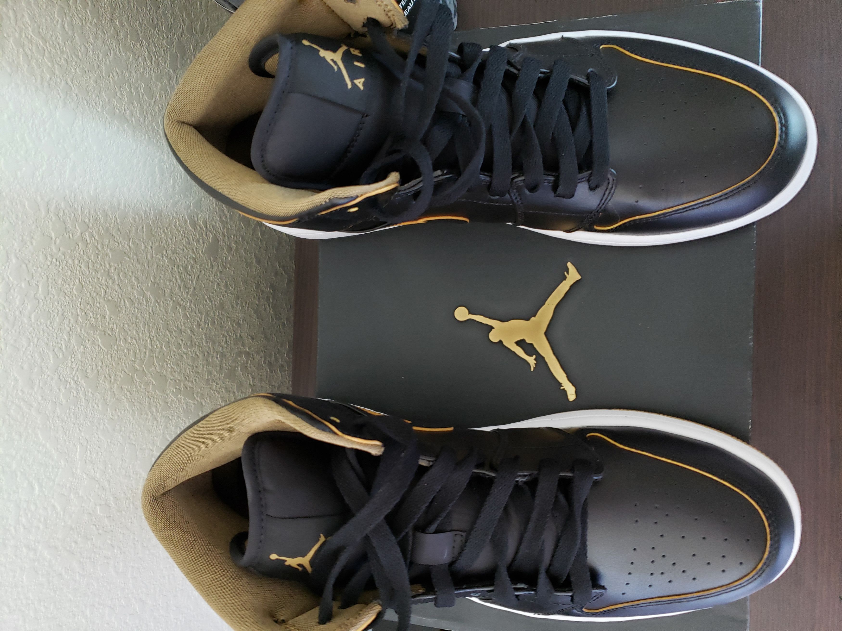 Jordan Brand Air Jordan Retro 1 MID | Grailed