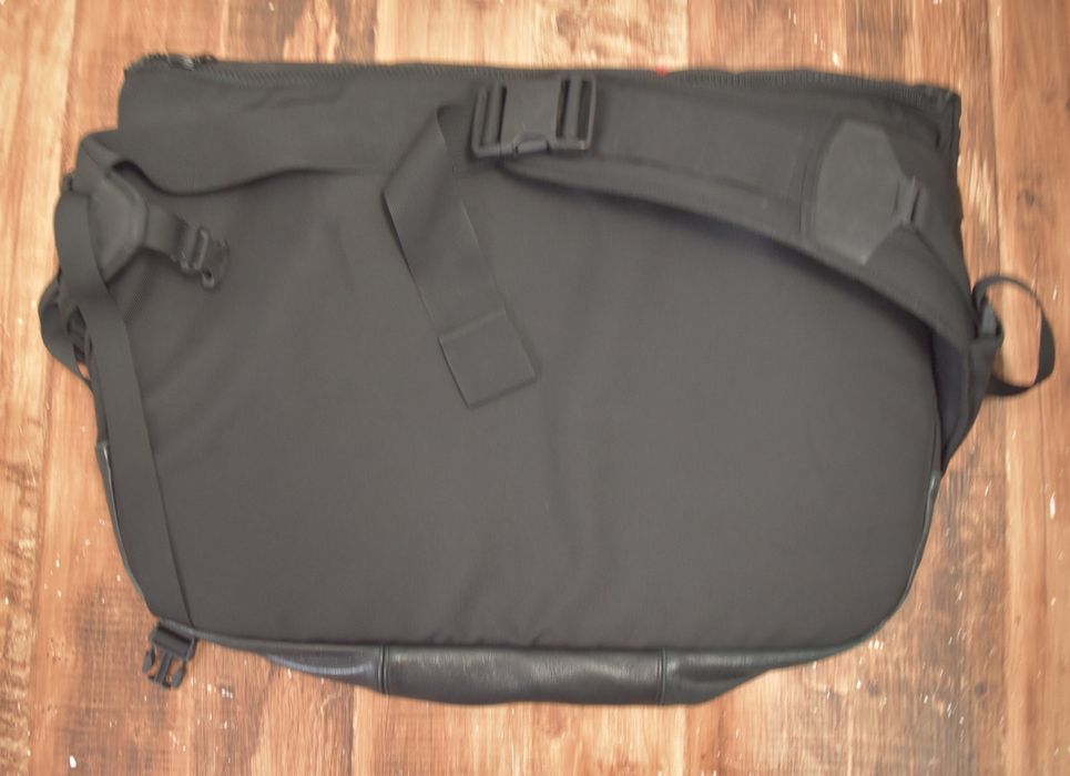 Undercover UNDERCOVER × visvim / 《 E-cat 》 Emboss Leather Messenger Bag / 7981 - 0612 190.5 ...