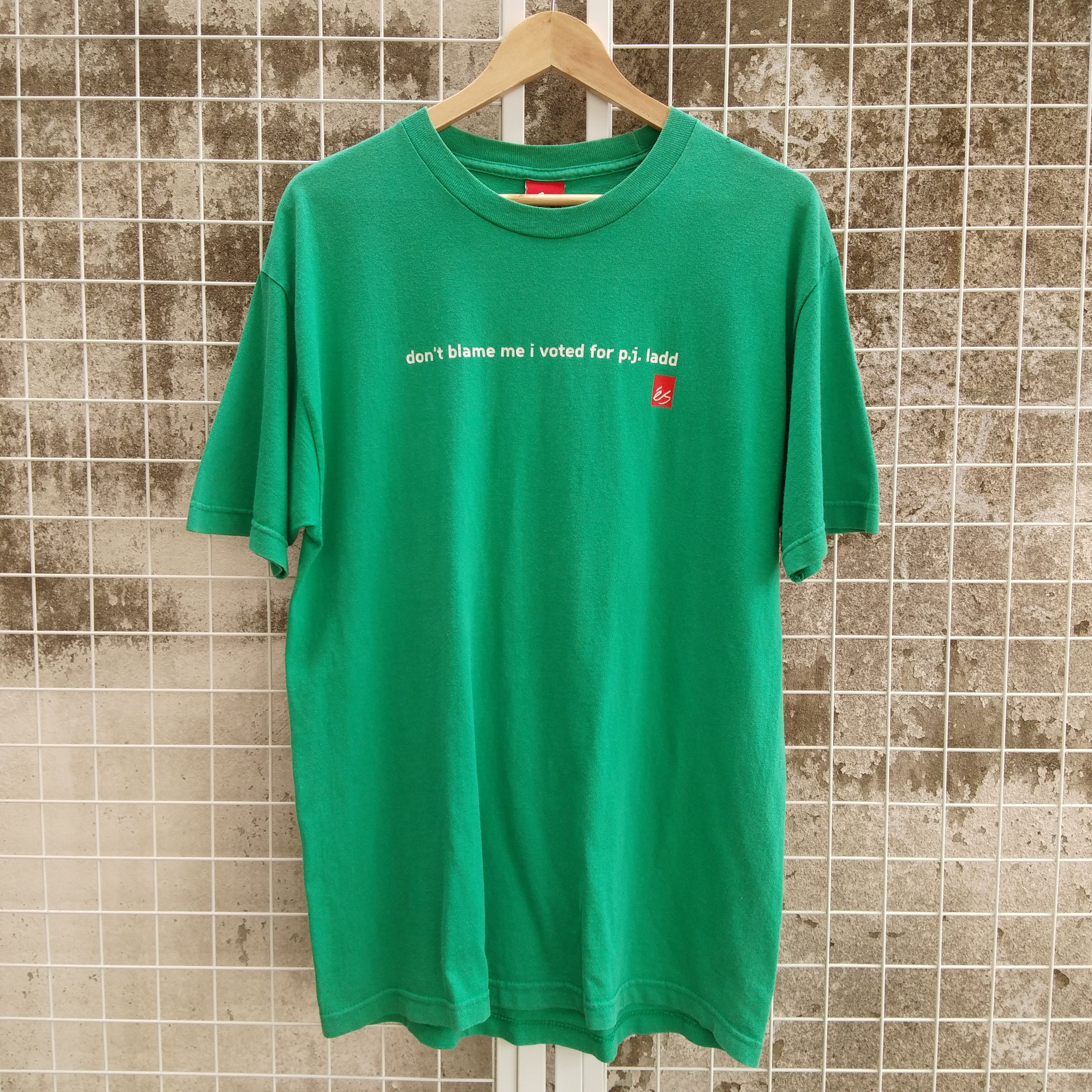 Es × Vintage VINTAGE ES SKATEBOARD T SHIRT | Grailed