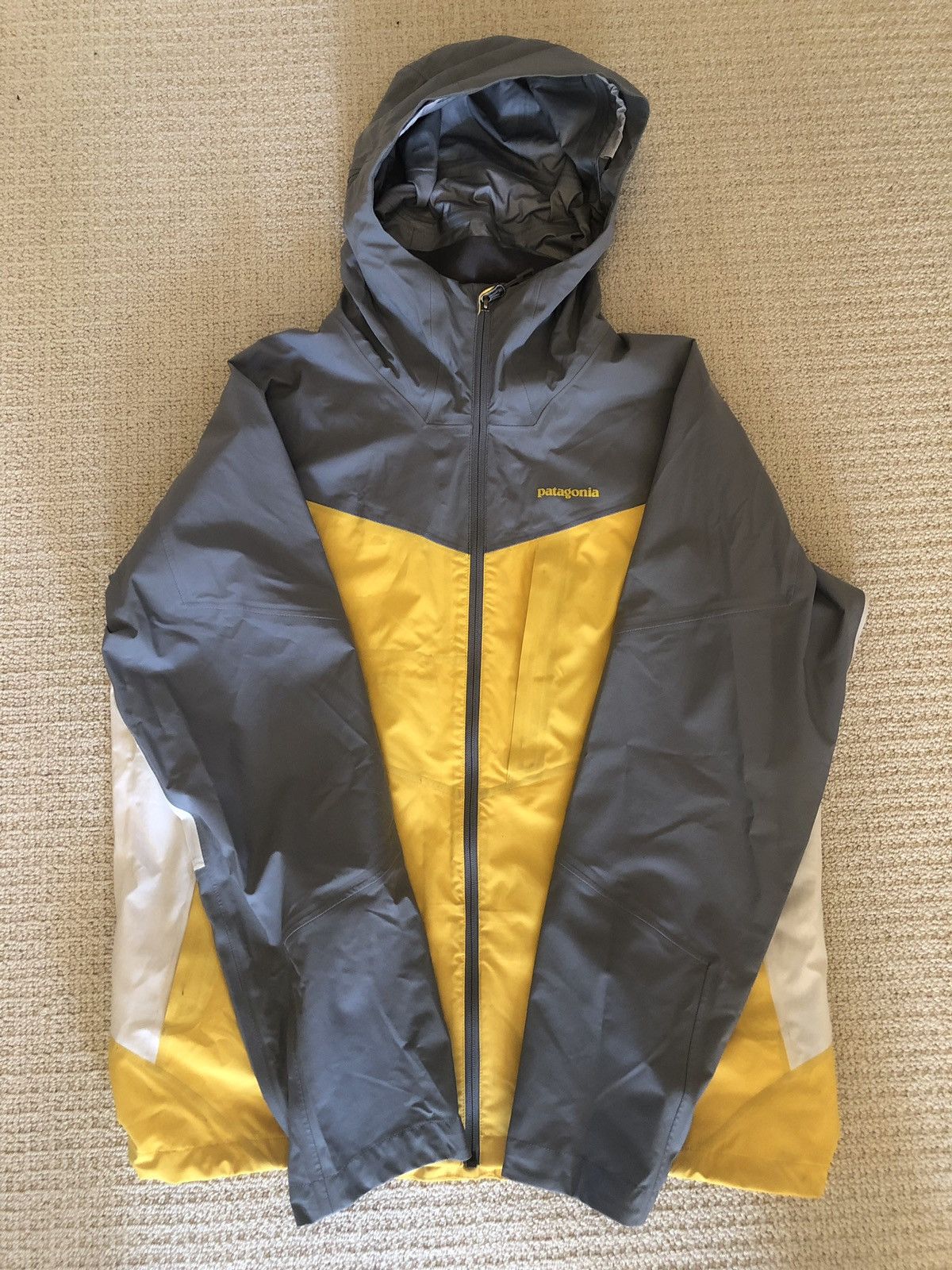 Patagonia Patagonia Ski Shell with Powderskirt | Grailed