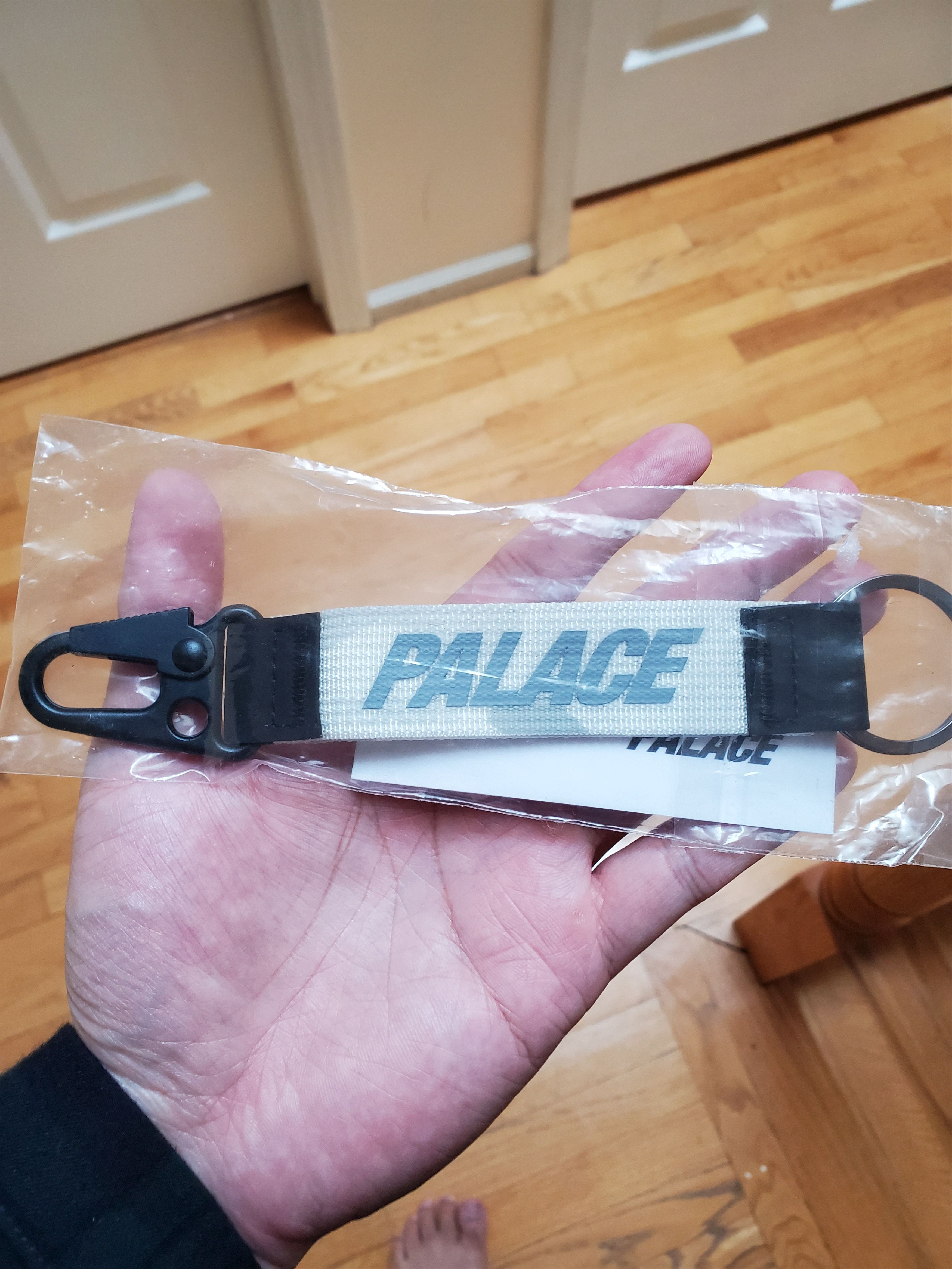 Palace Multicam Keychain | Grailed