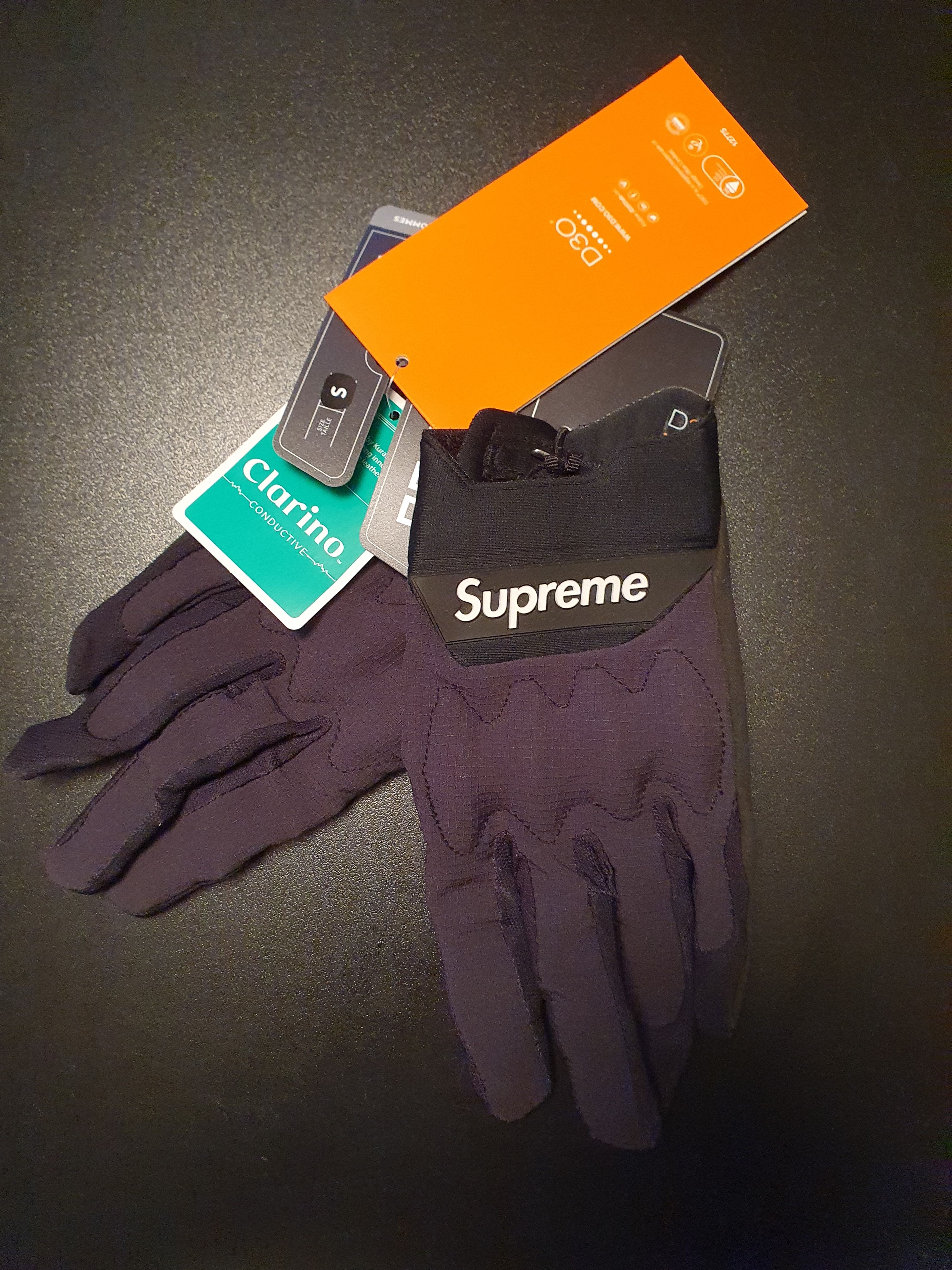 Fox Racing × Supreme Supreme x FOX Racing Gloves new | Grailed