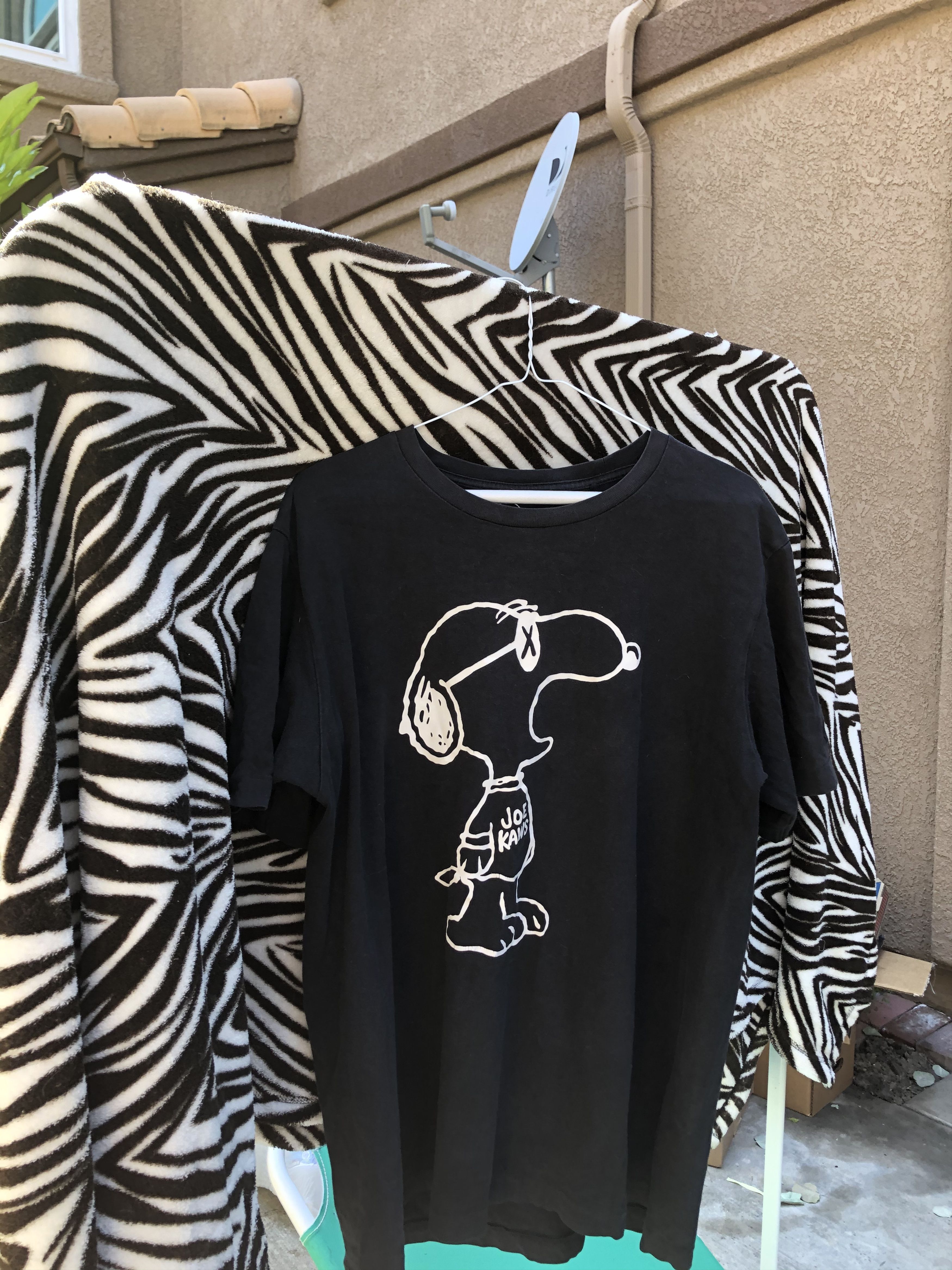 Kaws × Uniqlo Peanuts Joe Kaws Yawn Outline Tee | Grailed