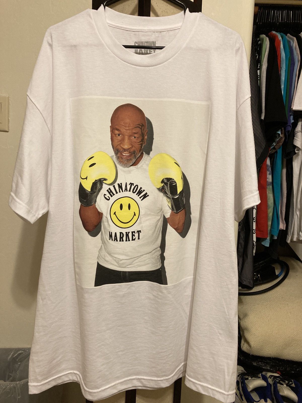 Market Mike Tyson Smiley Boxing Gloves Picture Photo T-Shirt | Grailed