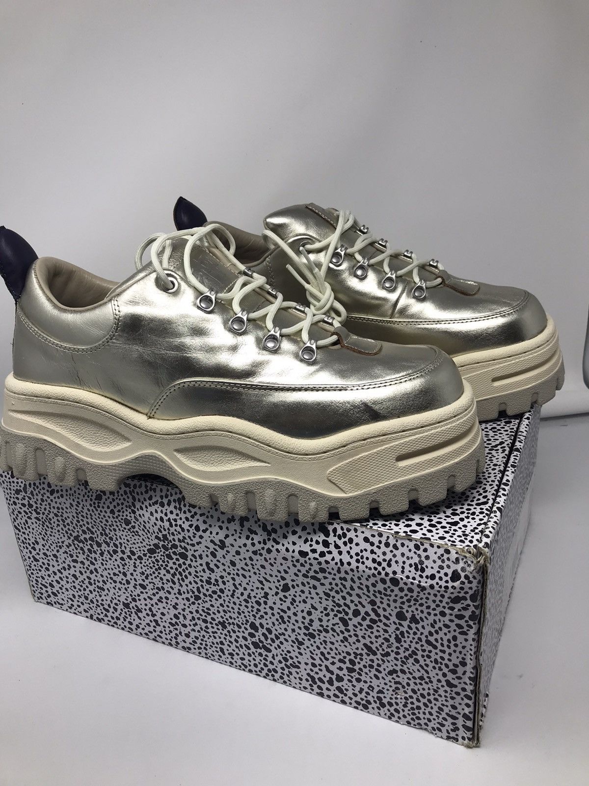 Eytys Eytys Angel Platform Sneakers in Gold Patent Leather | Grailed