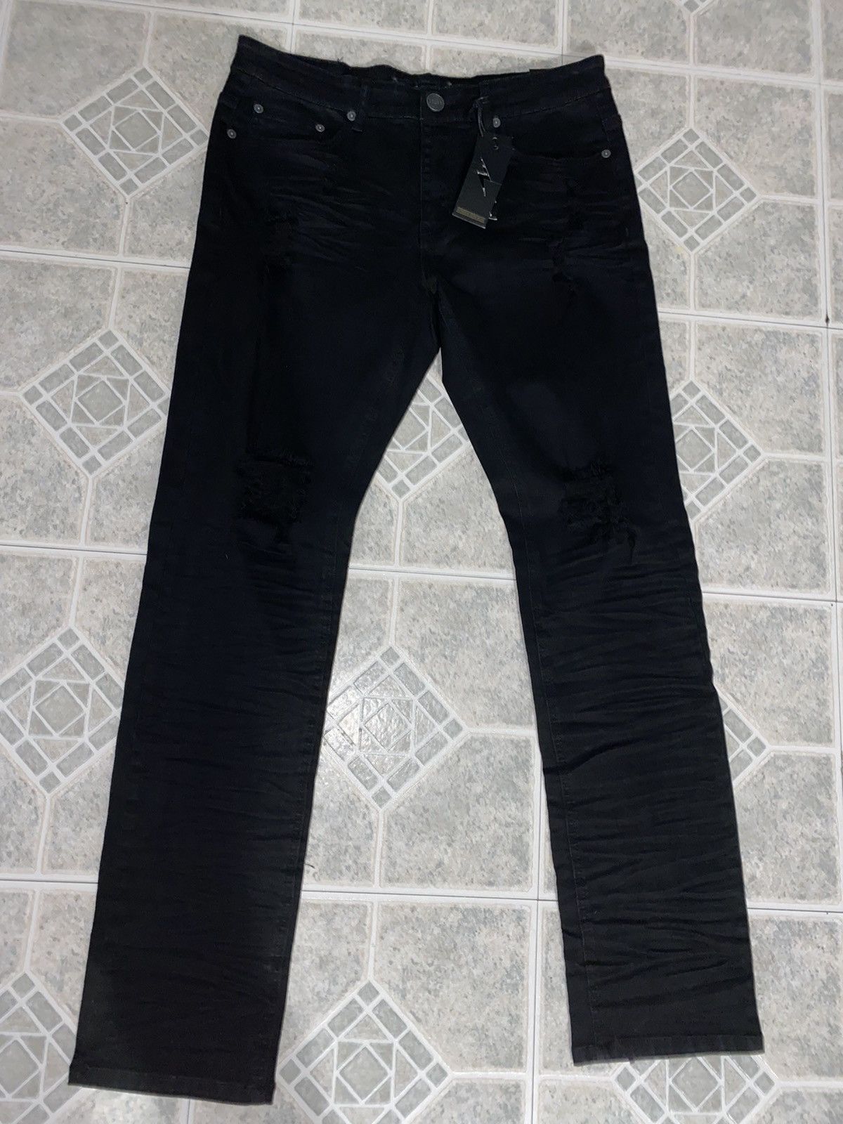 Buckle SPARK Jeans Black Distressed Denim 32x32 | Grailed