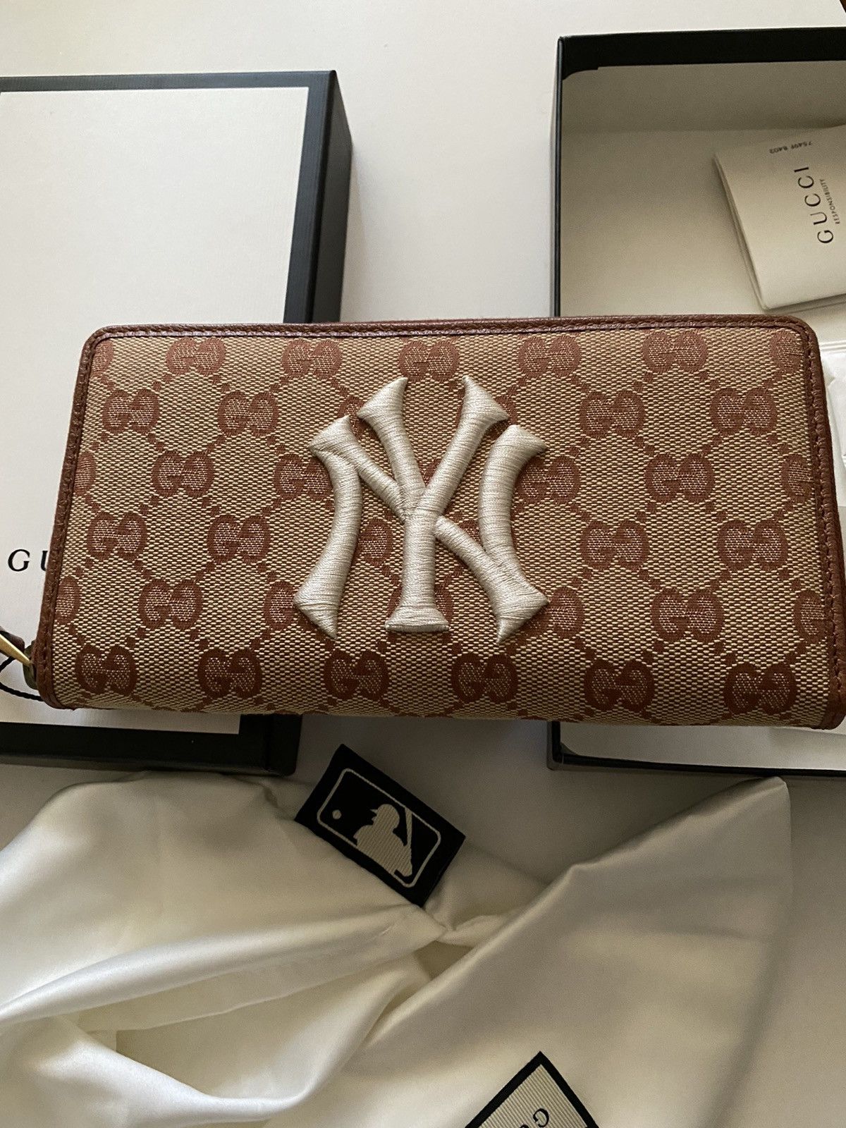 Gucci Gucci Wallet Yankees Limited Edition with invoice | Grailed