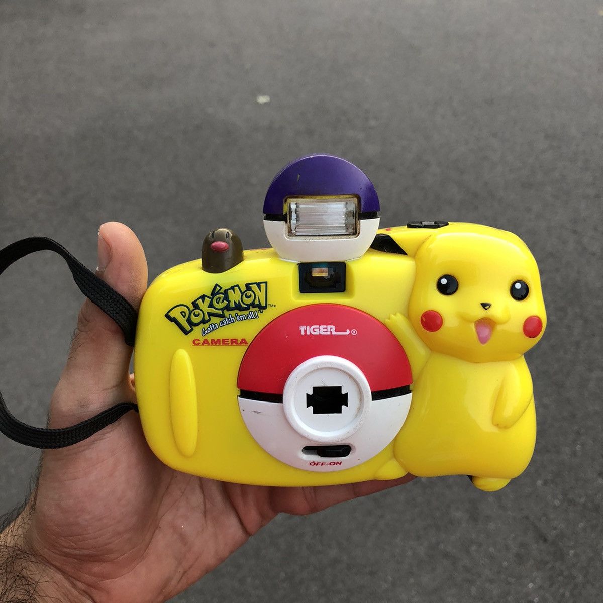 Vintage VINTAGE 1999 POKEMON PIKACHU FLASH CAMERA 35MM 90s nostalgia ...