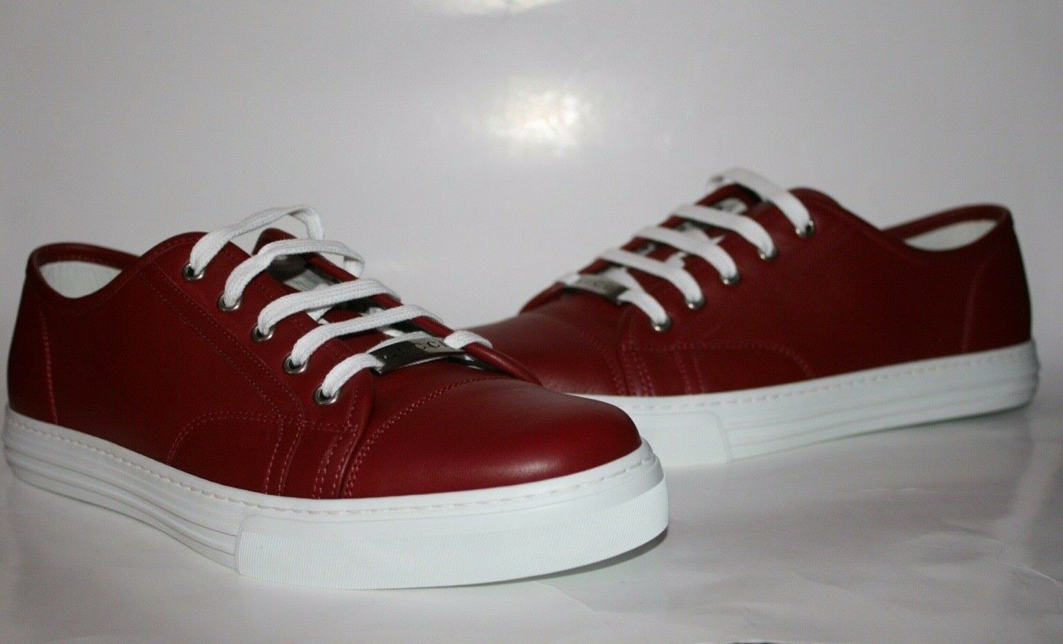 Gucci GUCCI MEN LACE UP LOW TOP NAMEPLATE SNEAKERS | Grailed