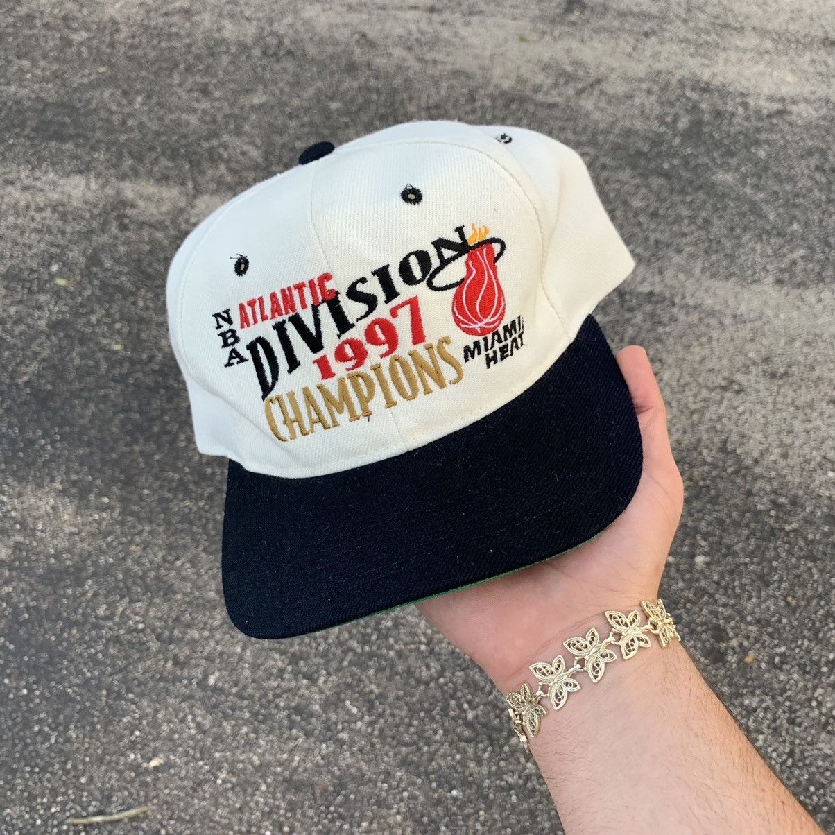 NBA × Vintage 1997 Vintage NBA Miami Heat Atlantic Champions Snapback ...