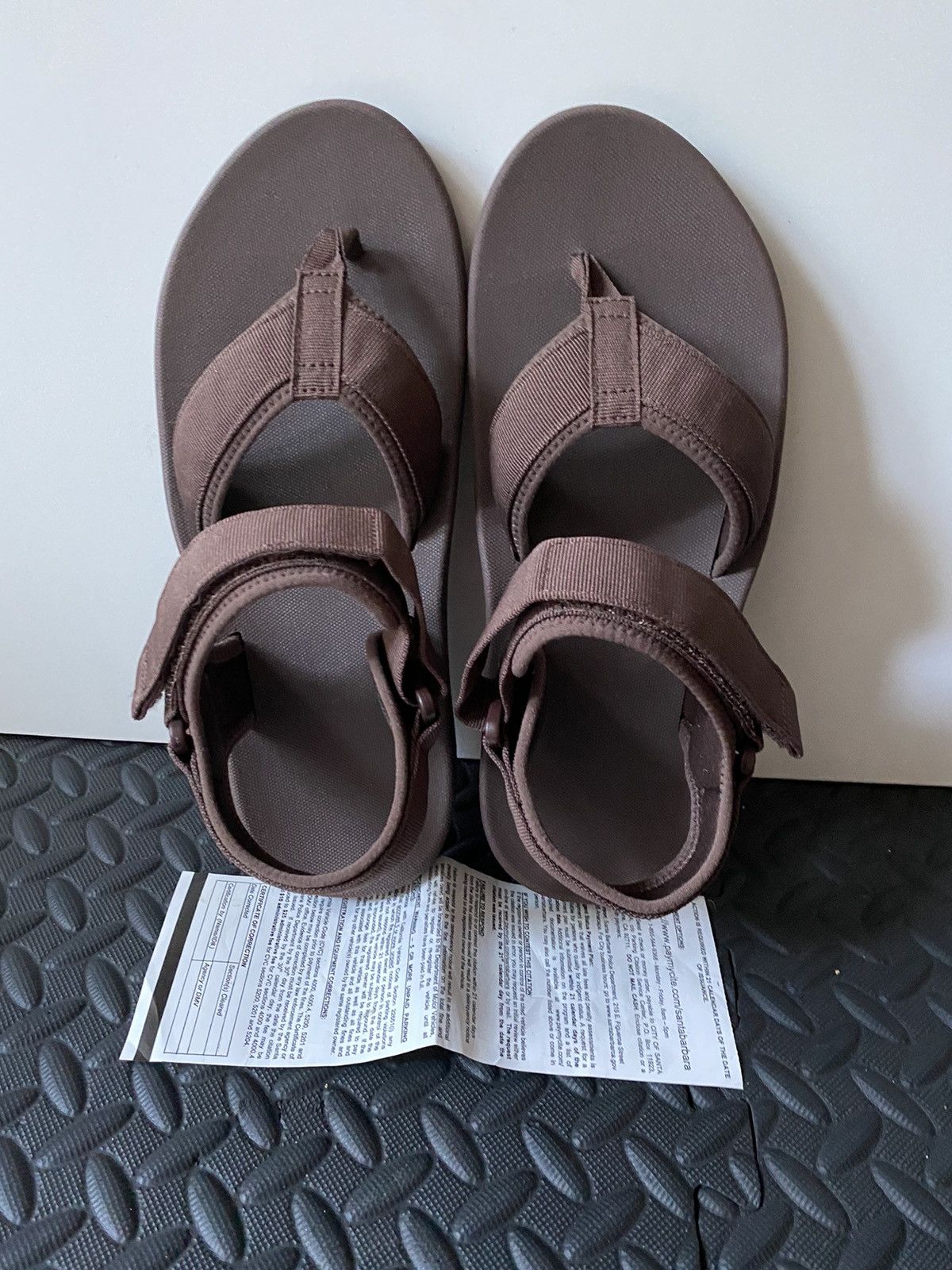 Uniqlo Uniqlo U Chocolate Thong Sandals Size L (Fit 7-8 US) | Grailed