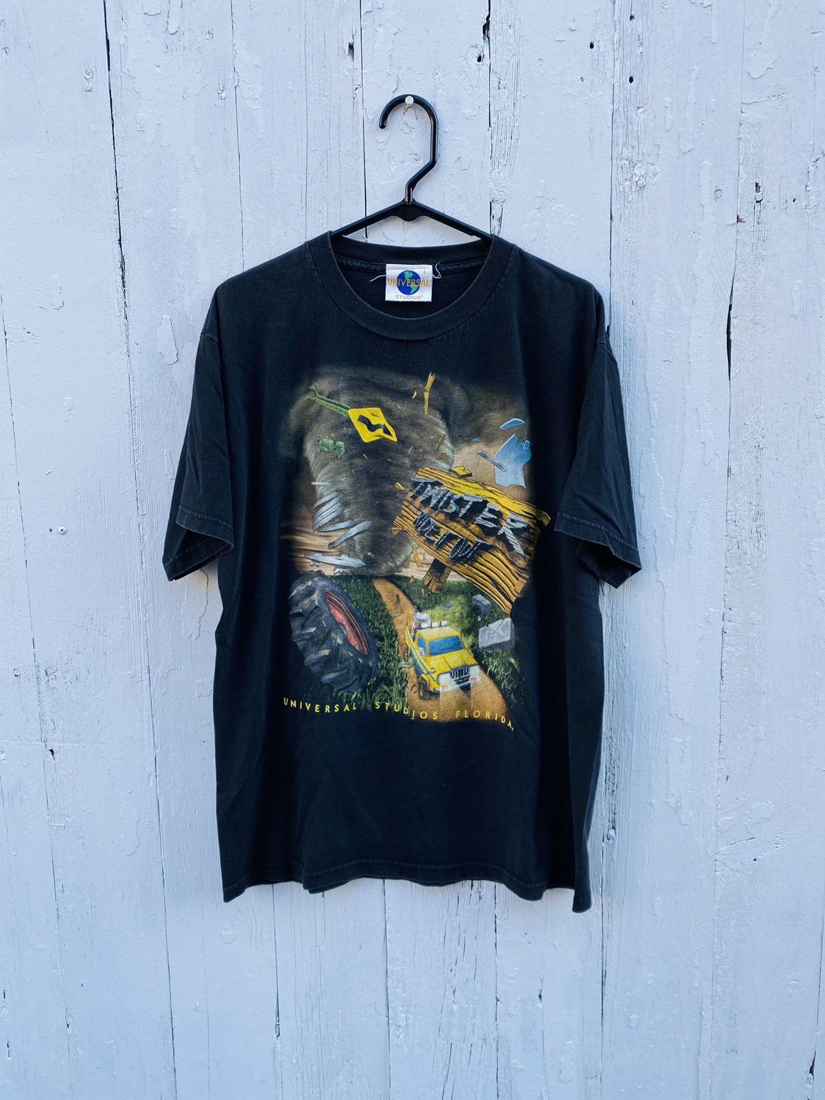 Universal Studios × Vintage Vintage Universal Studios Twister Ride it ...