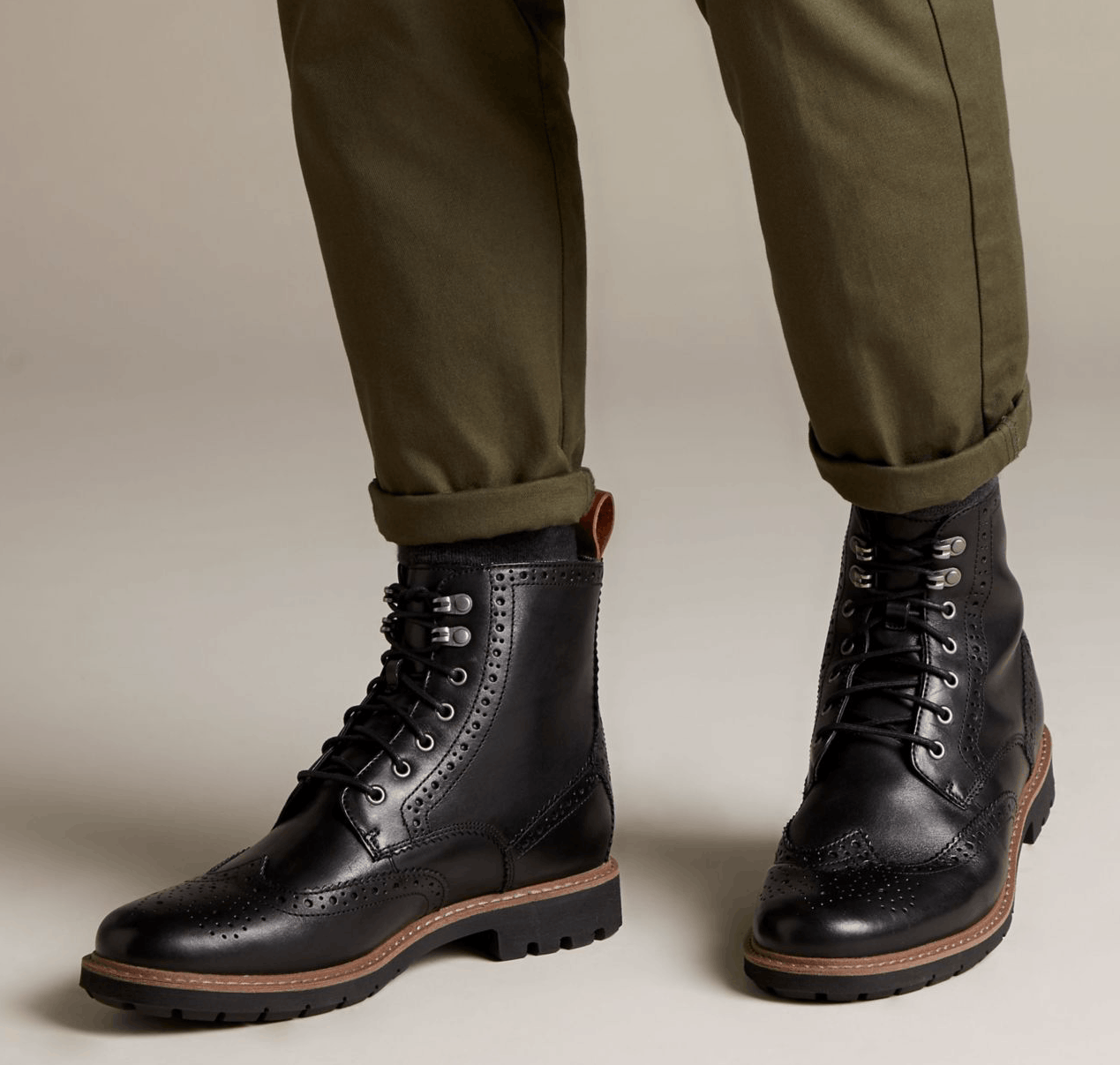 Clarks CLARKS BATCOMBE LORD BLACK WARMLINED LEATHER WINGTIP BOOTS | Grailed