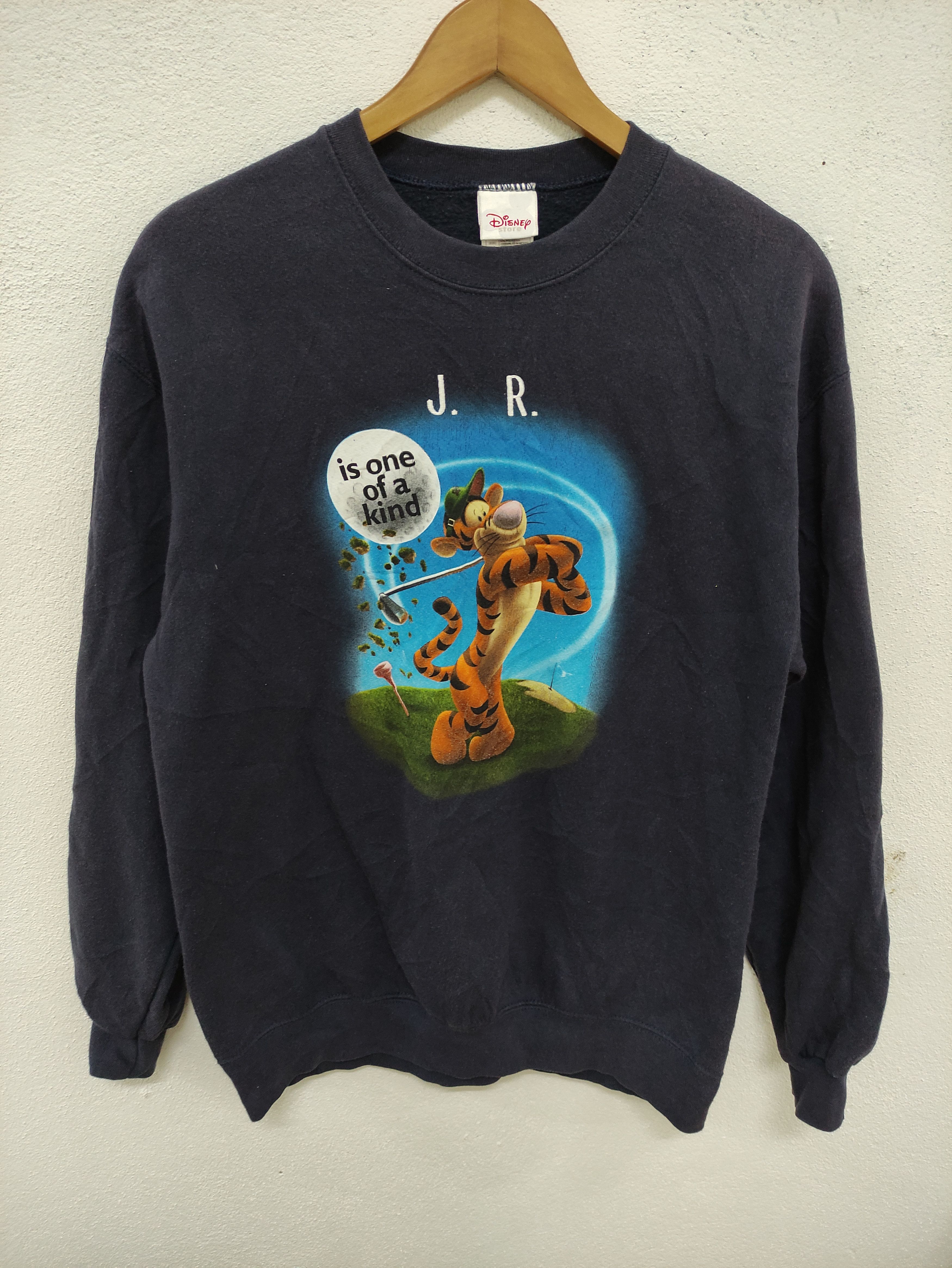 Disney × Vintage Vintage Disney Store Tigger Playing Golf Sweatshirt ...
