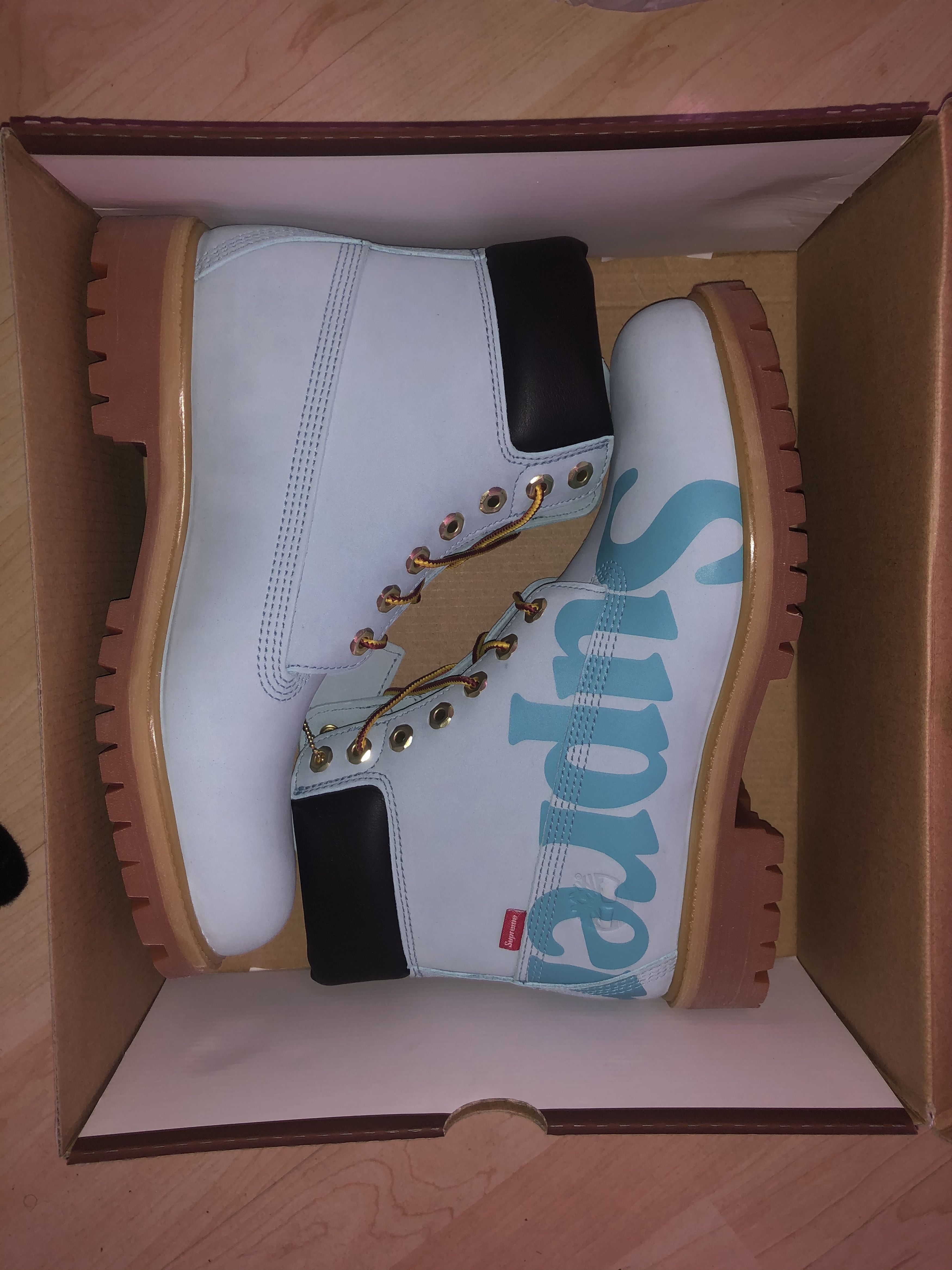 Supreme × Timberland Supreme x Timberland Big Logo 6-Inch Supreme × Timberland Supreme x Timberland Big Logo 6-Inch