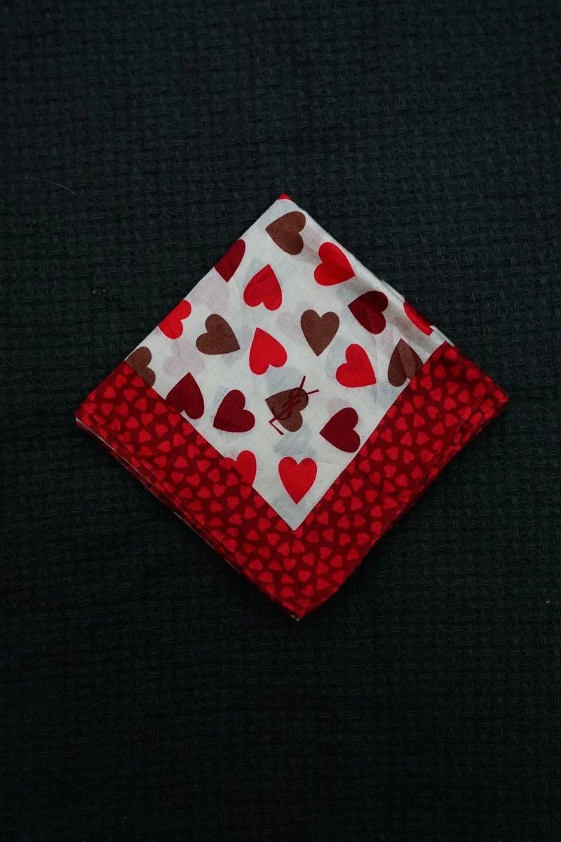 Yves Saint Laurent Love motif handky YSL Bandana/Pocketsquare Hand ...