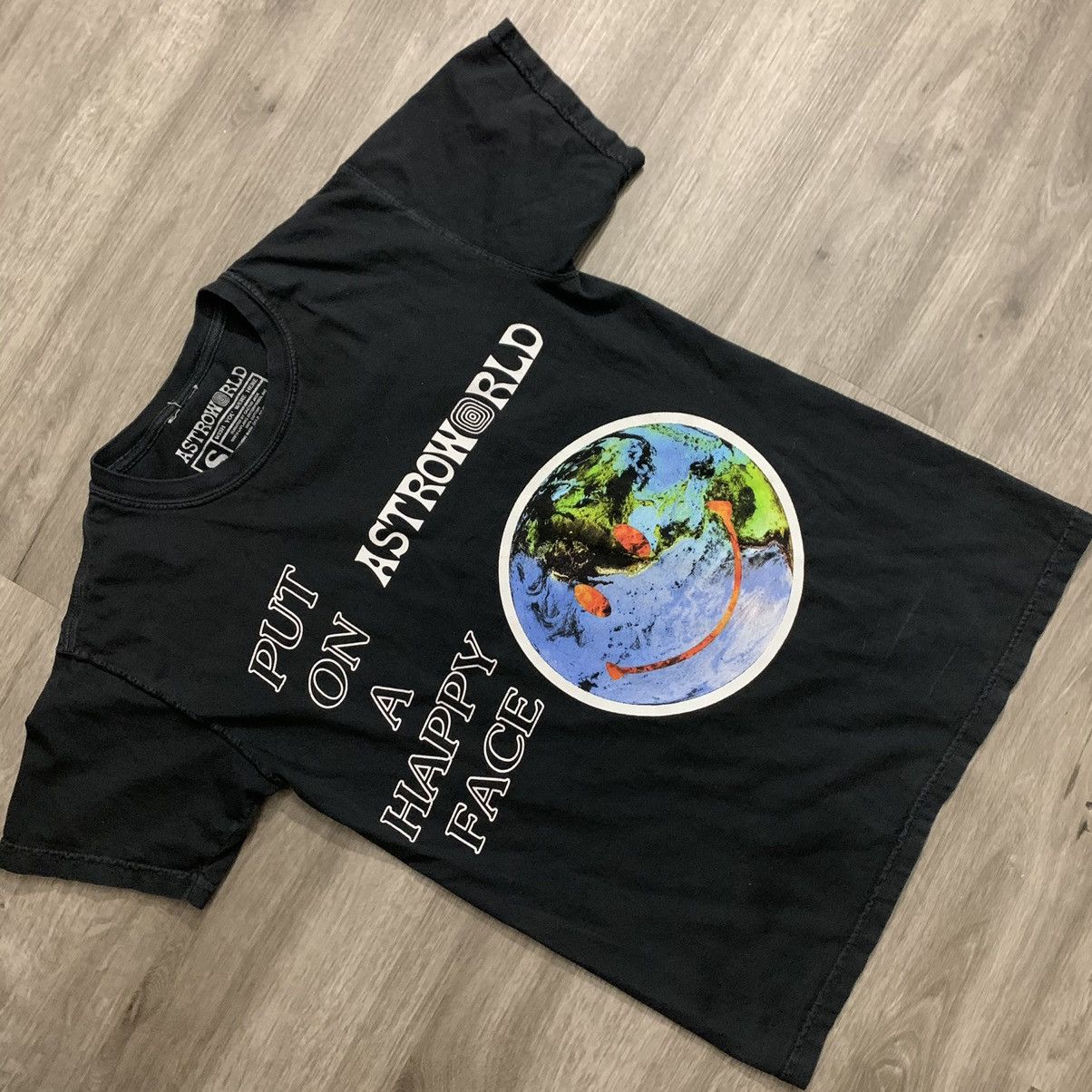 Travis Scott Travis Scott Astroworld Down To Earth Smiley Face Tee ...