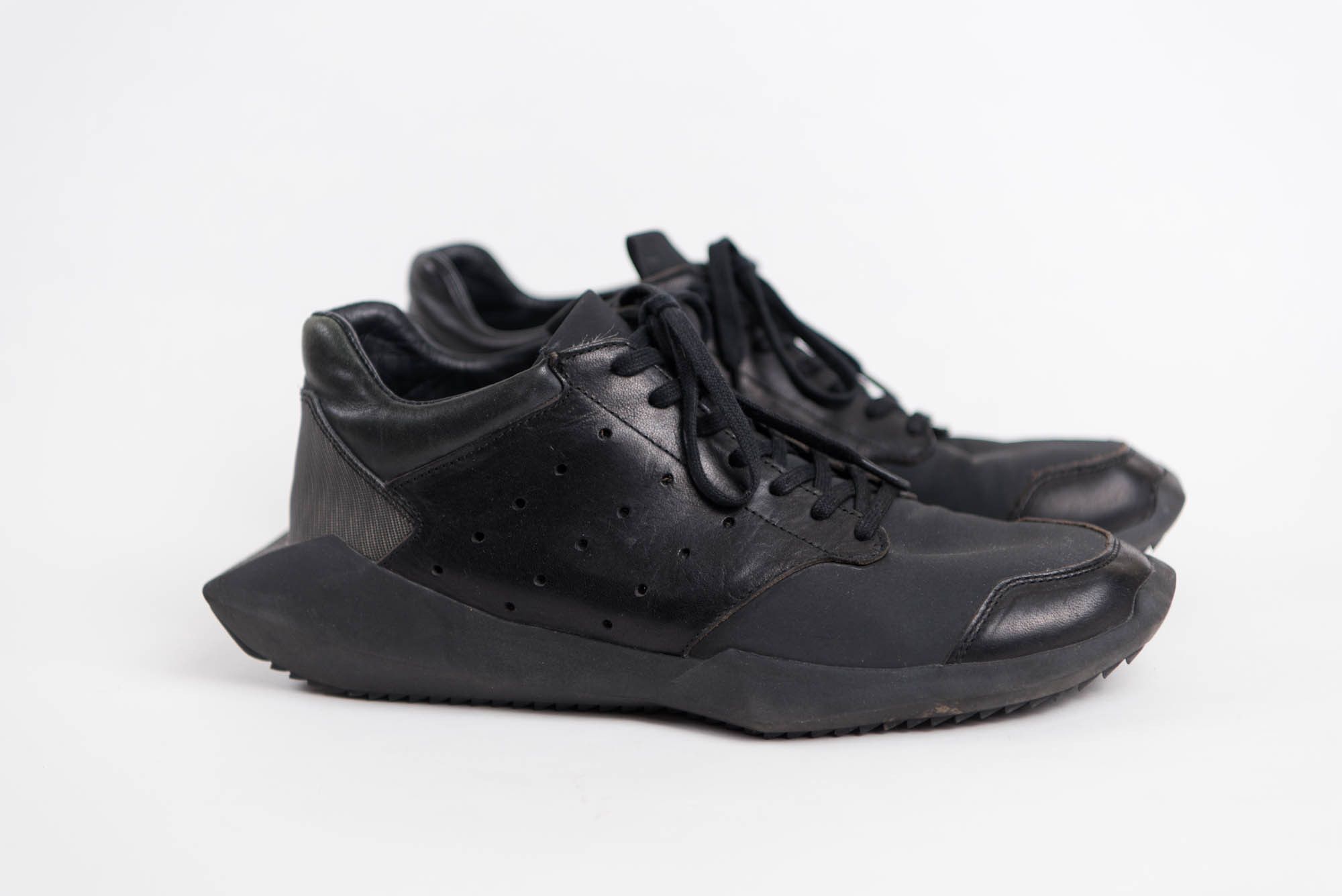 Adidas Tech Runner Black | Grailed