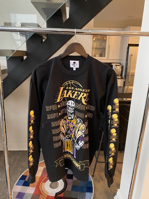 Warren Lotas Warren Lotas LA Lakers Championship Trophy Lebron L/S ...