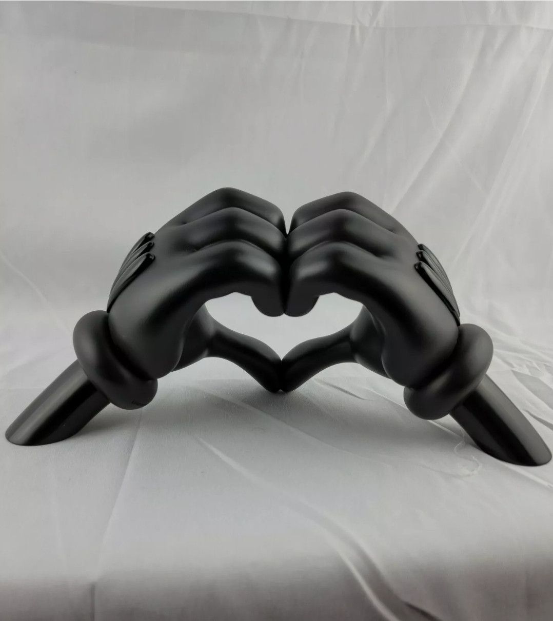 Slick LOVE GLOVES VINYL FIGURE: OG SLICK EDITION HANDS #/500 | Grailed