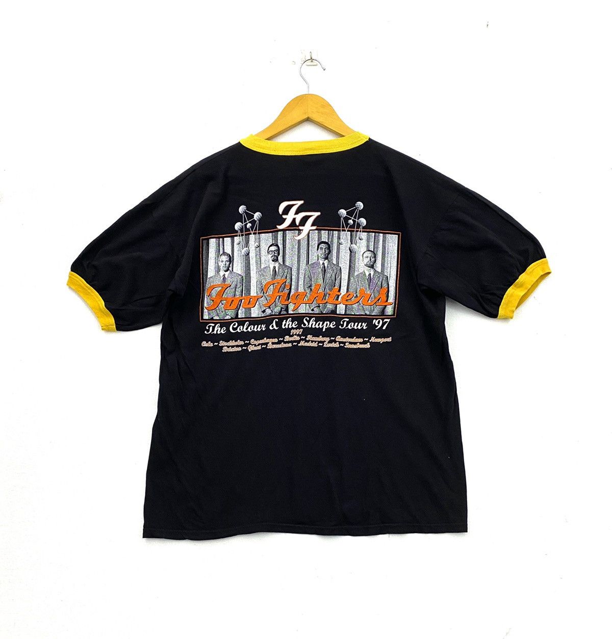 Vintage vintage 1997 FOO FIGHTERS the colour and the shape t-shirts ...
