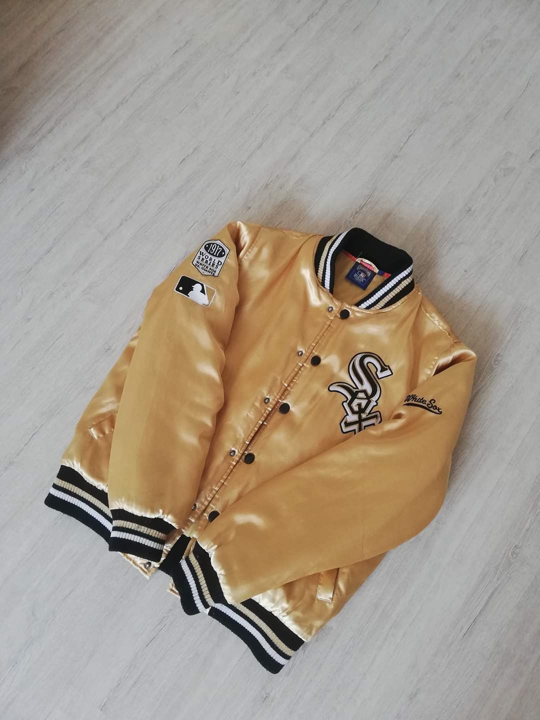 Cooperstown Collection × MLB × Majestic white sox bomber / varsity ...