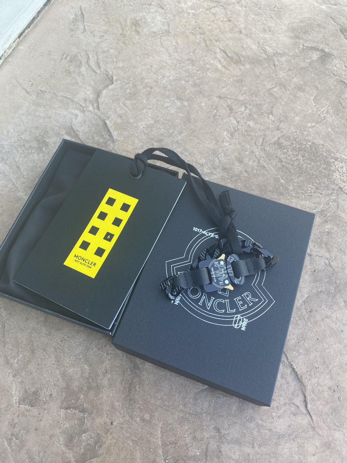 1017 ALYX 9SM × Moncler 1017 ALYX 9SM X MONCLER BLACK CHAIN LINK BUCKLE ...