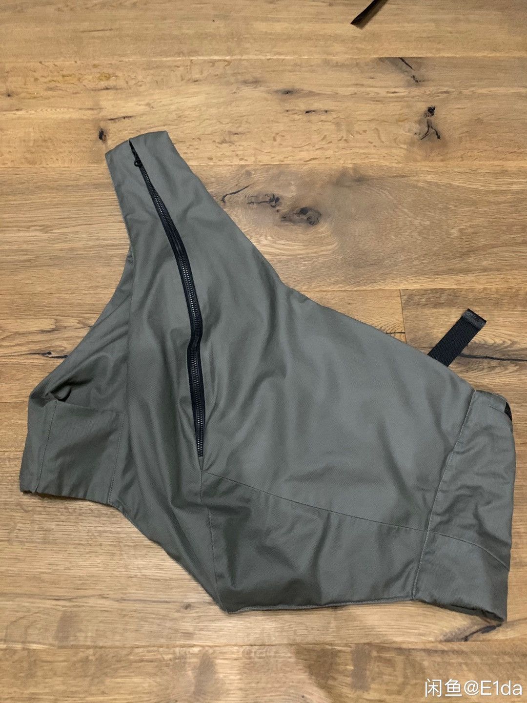 Guerrilla Group 18F-ES-AV03 Chest Bag/Backpack Grass Gray | Grailed