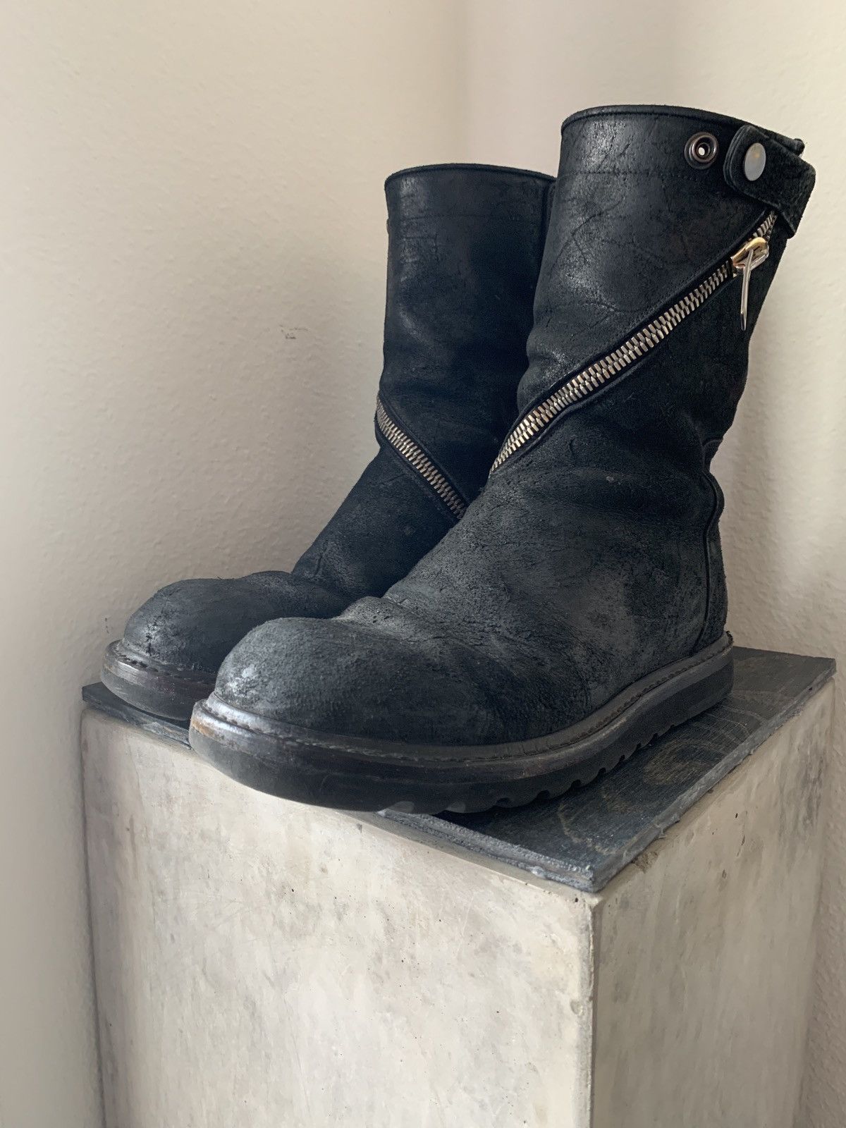 Rick Owens Rick Owens Rough / reverse style leather Spiral Zip Boot ...
