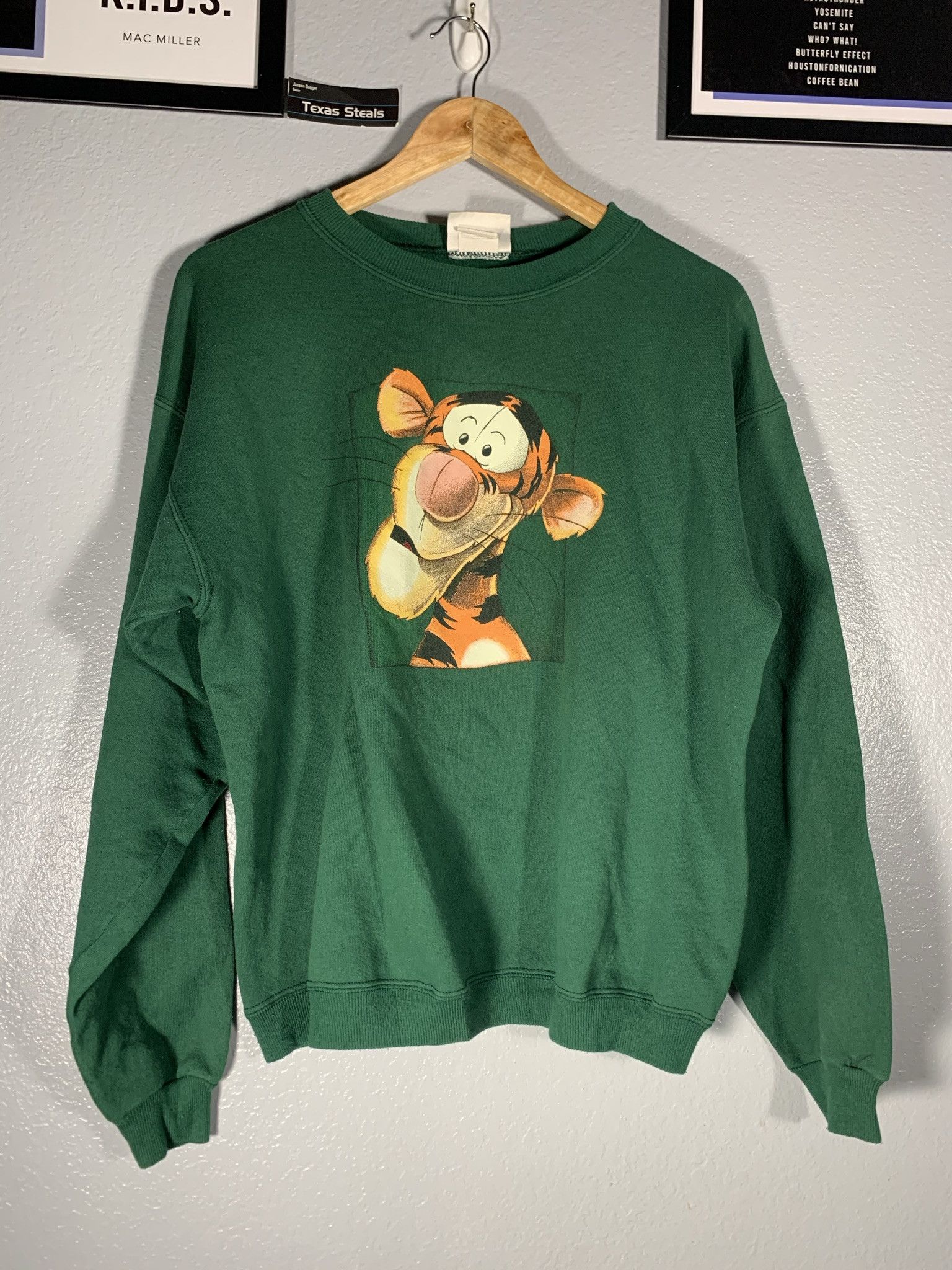 Disney The Disney Store Tigger Green Winnie The Pooh Crewneck M | Grailed