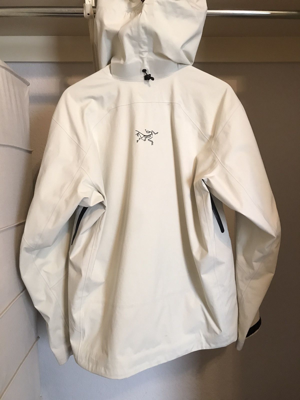 Arc'teryx Arcteryx Gor-Tex RECCO Shell Jacket White Cream | Grailed