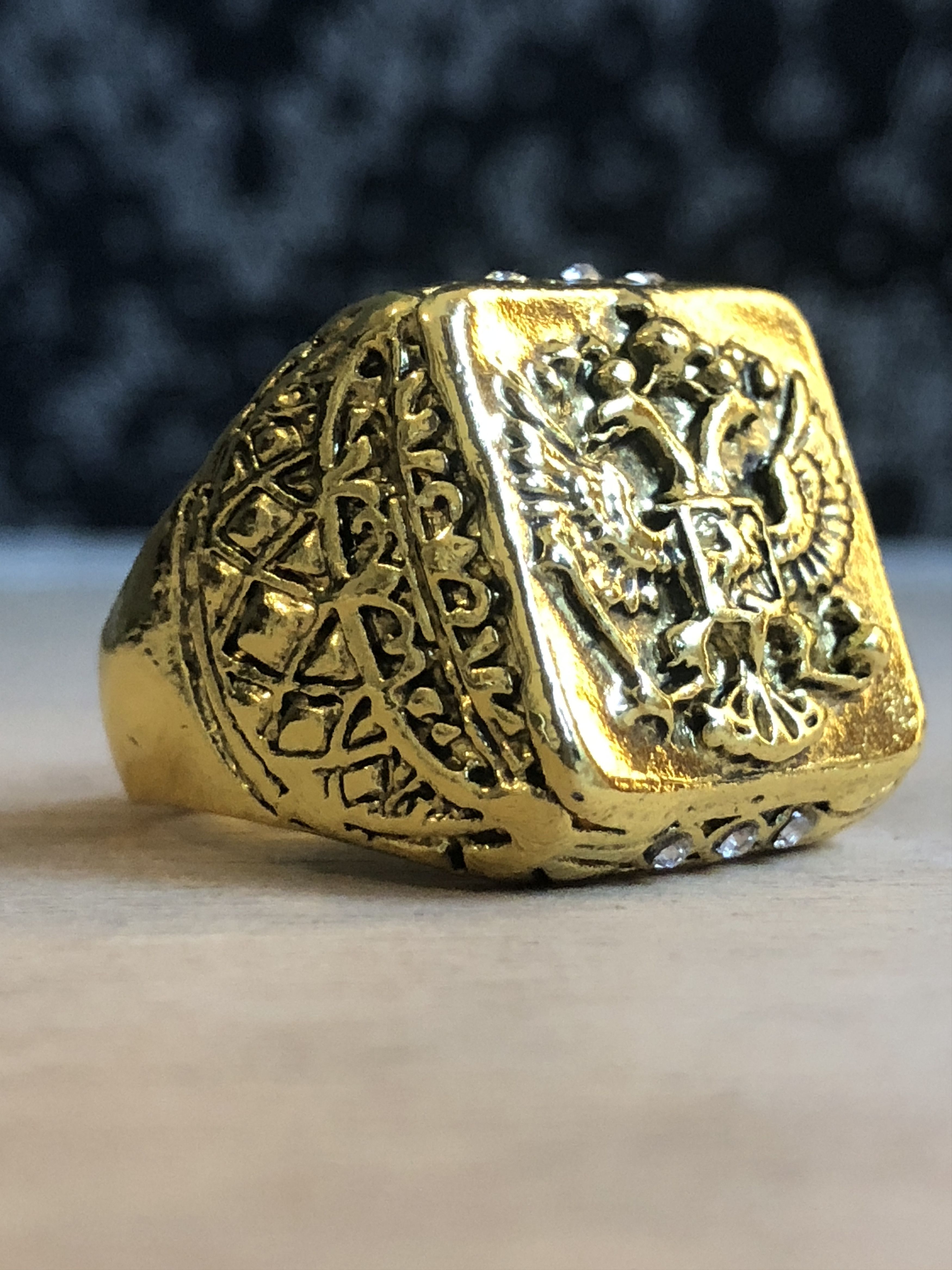 Vintage Beautiful gold double eagle signet ring | Grailed