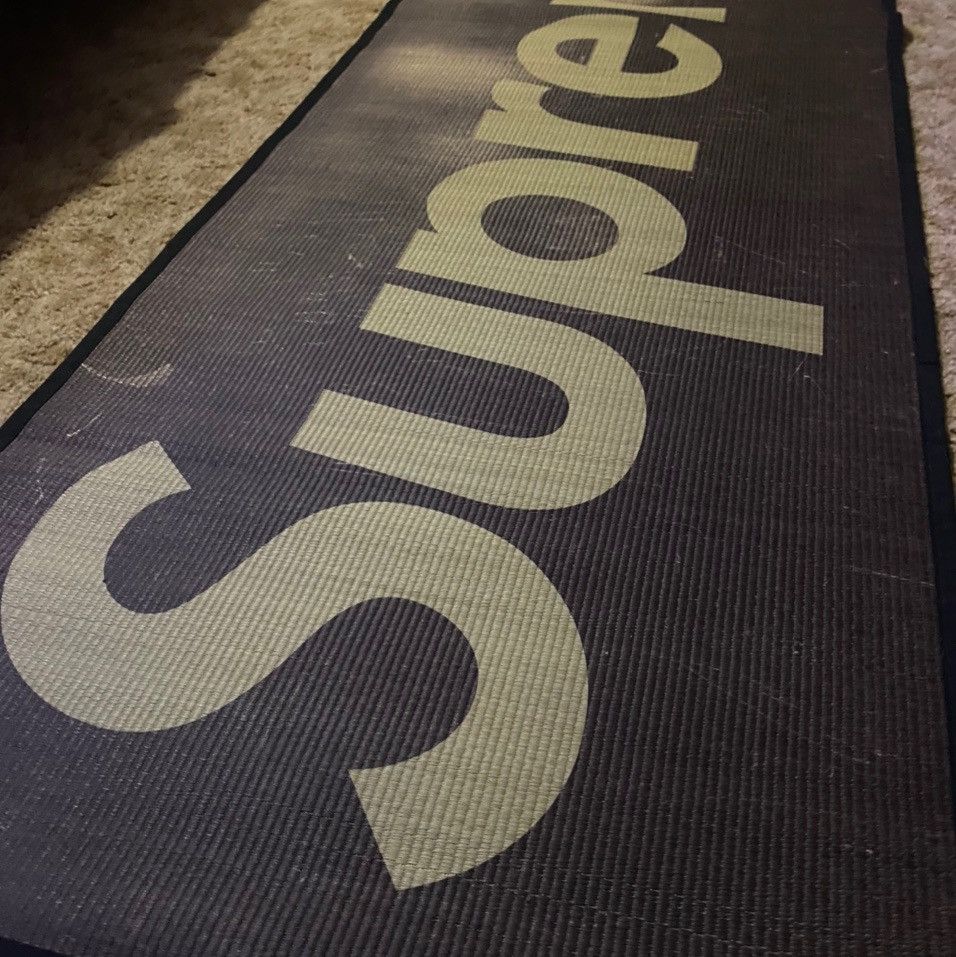 Supreme Supreme Woven Straw Mat Black | Grailed