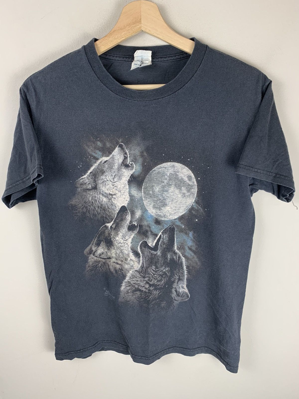Animal Tee × Vintage Vintage Howling Wolves Tee | Grailed