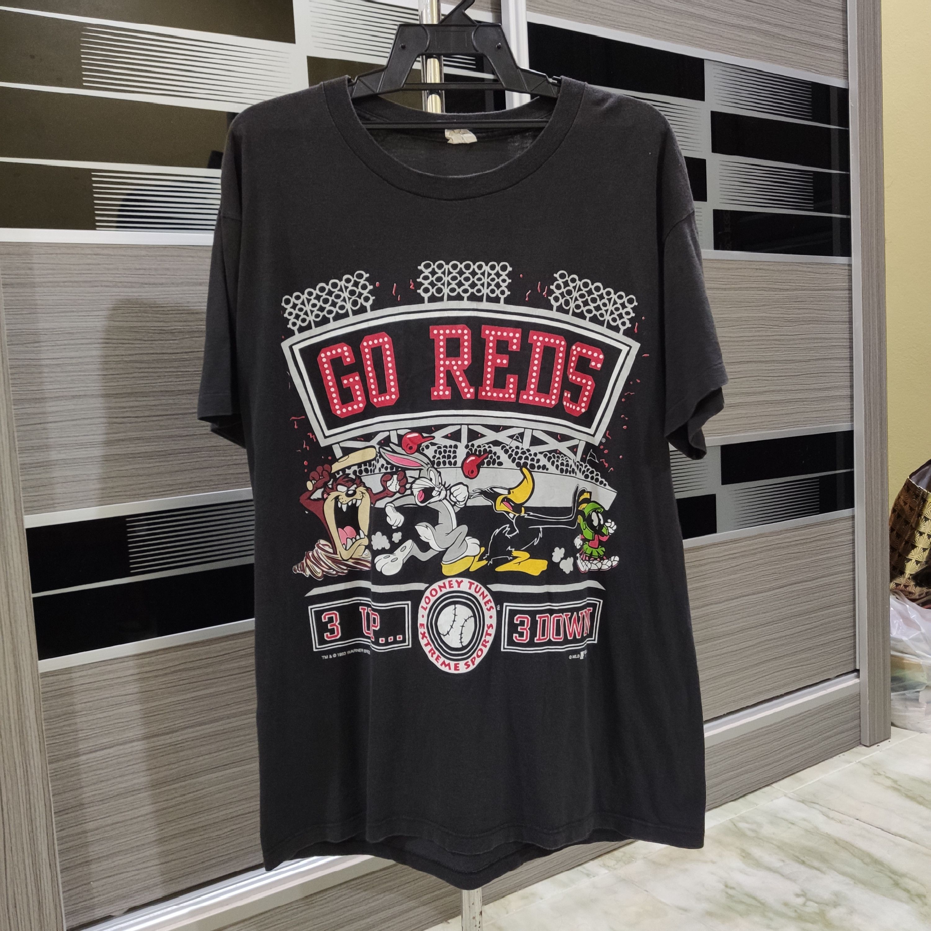 MLB × Vintage × Warner Bros VINTAGE GO REDS 1993 WARNER BROS X MLB T ...