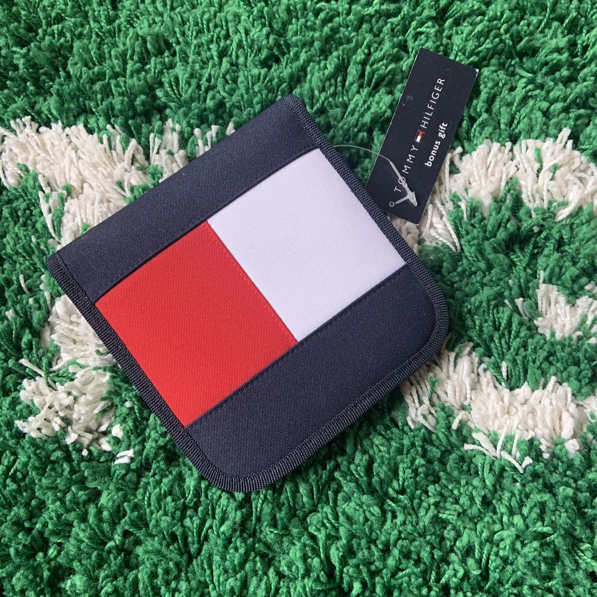 Tommy Hilfiger Tommy Hilfiger CD Case Zip Up Portable Bag | Grailed