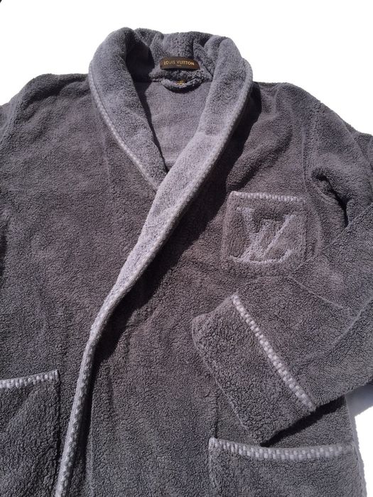 Louis Vuitton Louis Vuitton Mini Damier Graphite Bathrobe M | Grailed