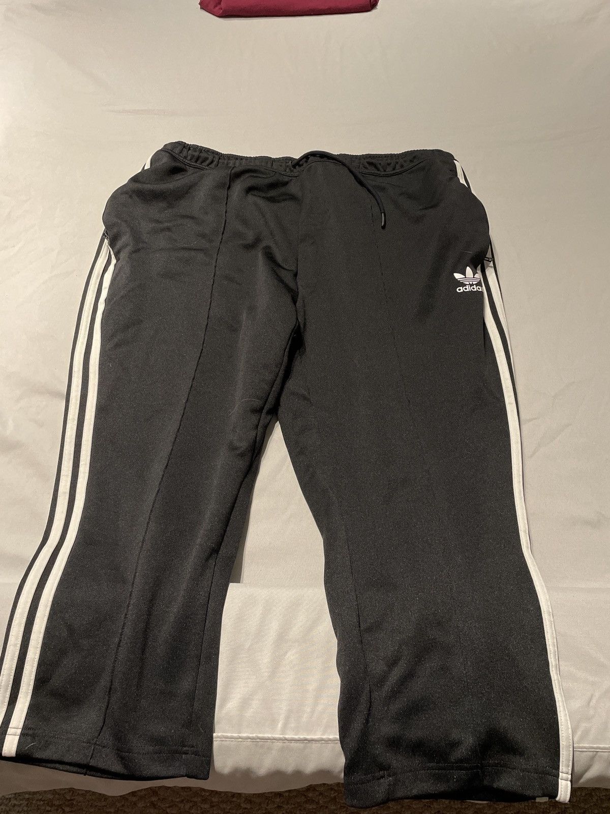 Adidas ADIDAS CROPPED SWEATPANTS | Grailed