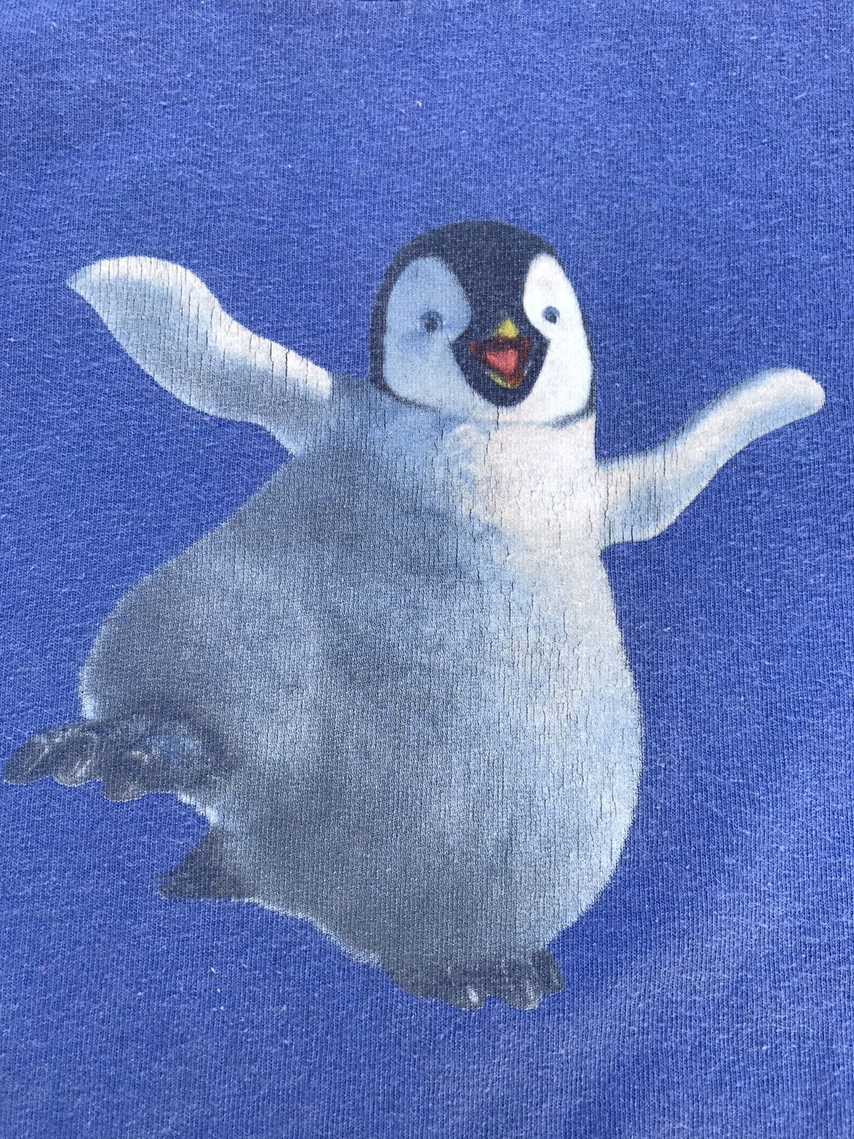 Movie × Vintage × Warner Bros Vintage Happy Feet t shirt M 00’ Rare ...