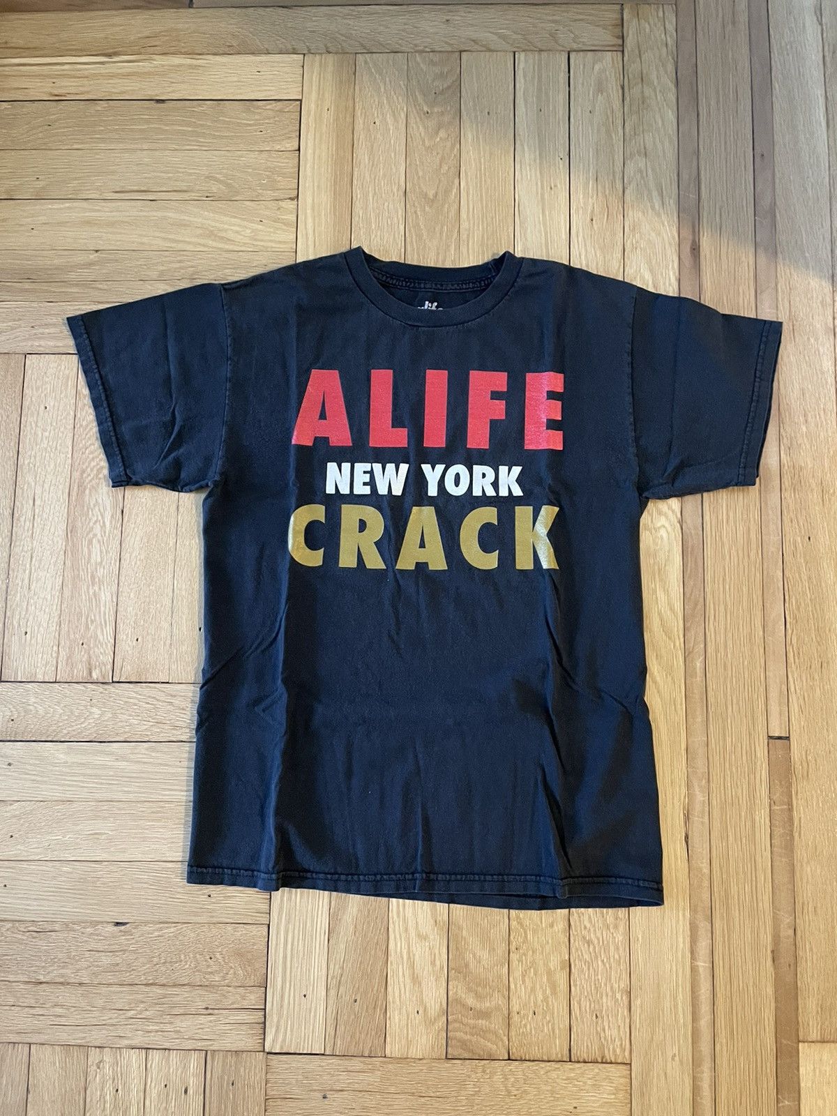 Alife ALIFE NEW YORK CRACK TEE | Grailed