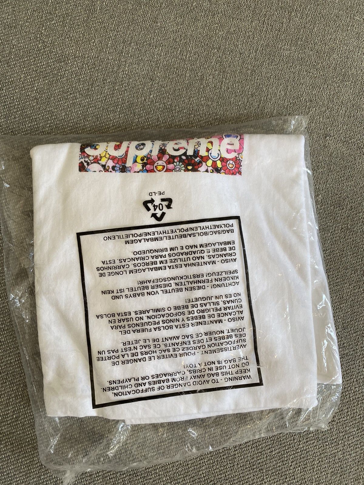 Supreme × Takashi Murakami Supreme x Takashi Murakami (Covid-19) Box ...