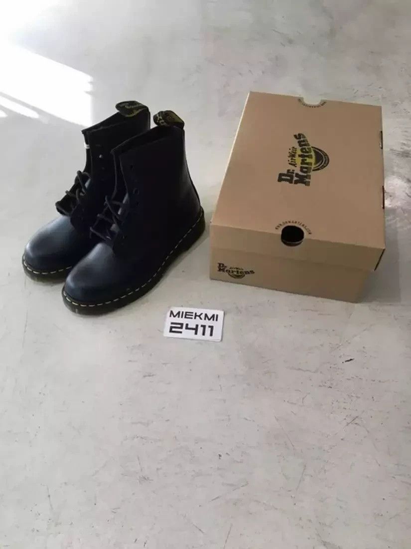 Dr. Martens Dr. Martens 1460 Black Smooth 11822006 US 11 | Grailed