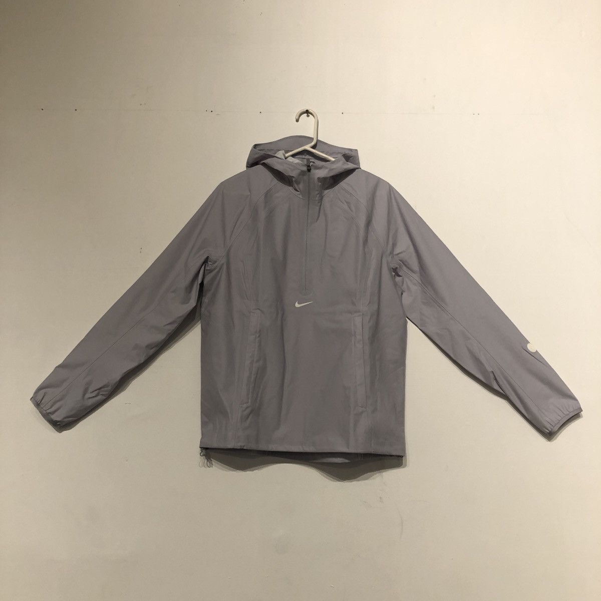 Nike NOCTA x Nike Golf: City Club Half Zip Percy Jacket (M Nike NOCTA x Nike Golf: City Club Half Zip Percy Jacket (M
