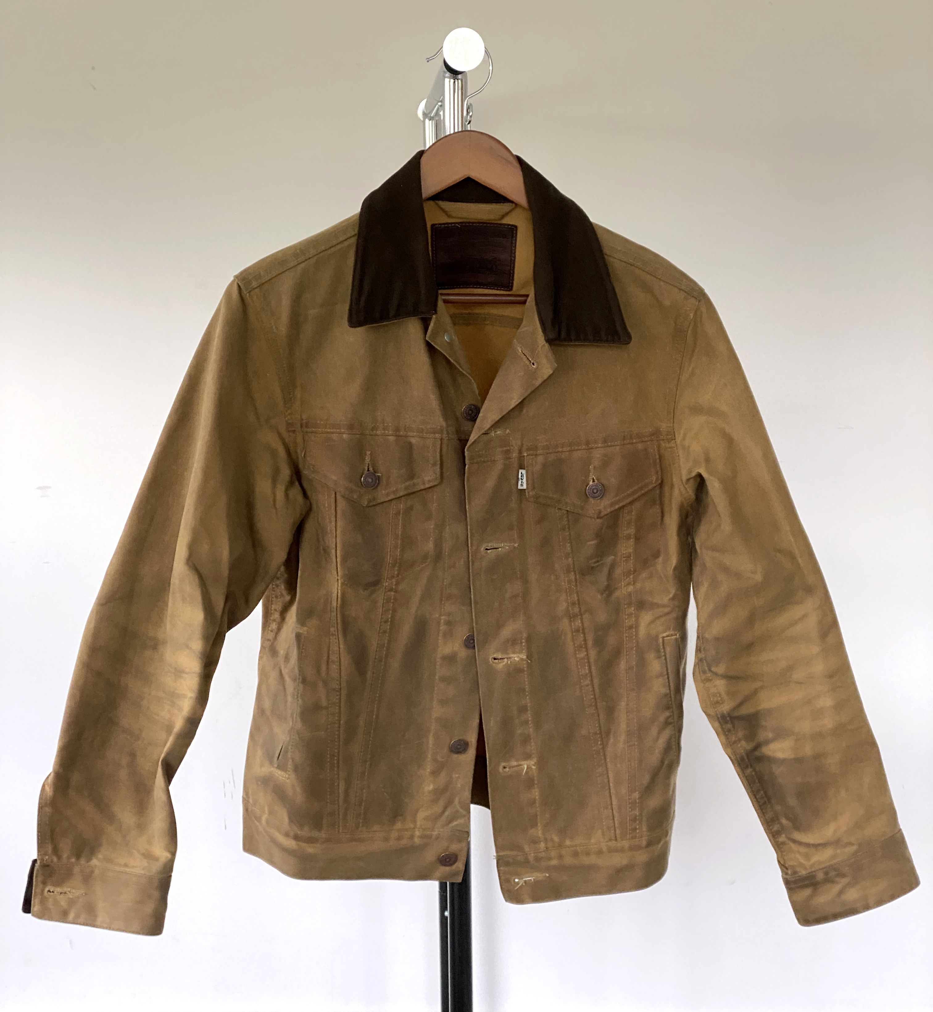 Filson × Levi's Levis x Filson Tin Cloth Trucker Jacket Size MED | Grailed