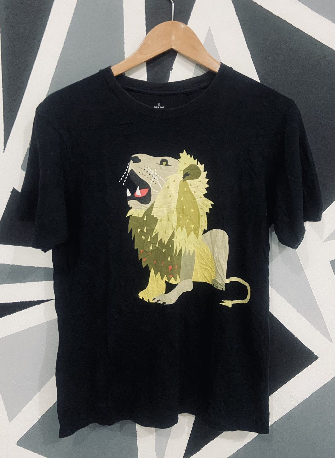 Art × Moma × Uniqlo 2015 Sprzny X MOMA x Uniqlo tee - Picture of lion ...