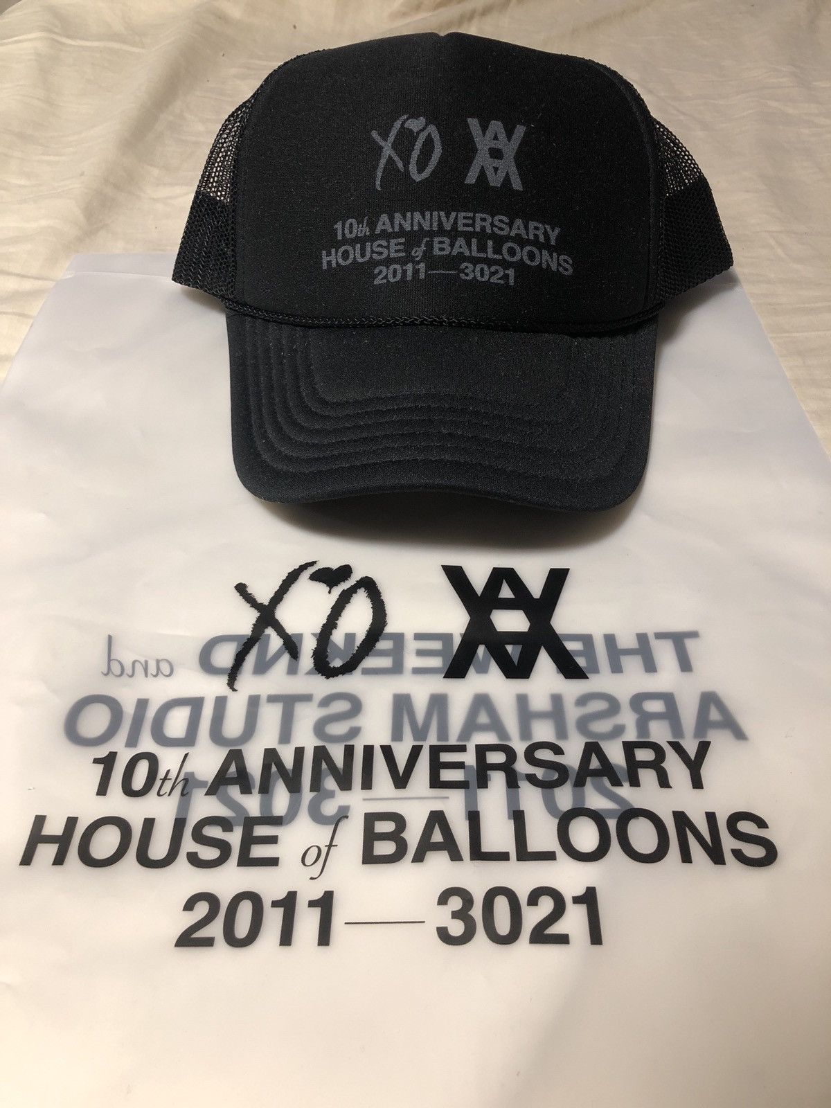 The Weeknd DANIEL ARSHAM X THE WEEKND HOUSE OF BALLOONS ANNIVERSARY HAT ...