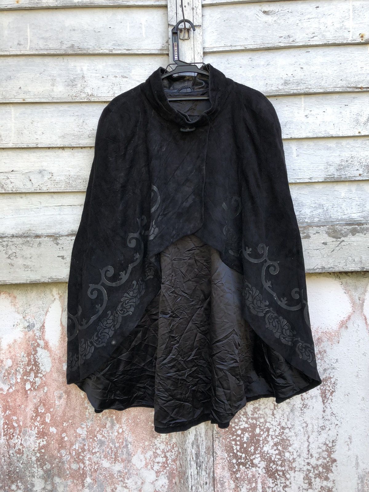 Art × Branded Leather × Cloak Benet Melsion Spain Black Suede Leather ...