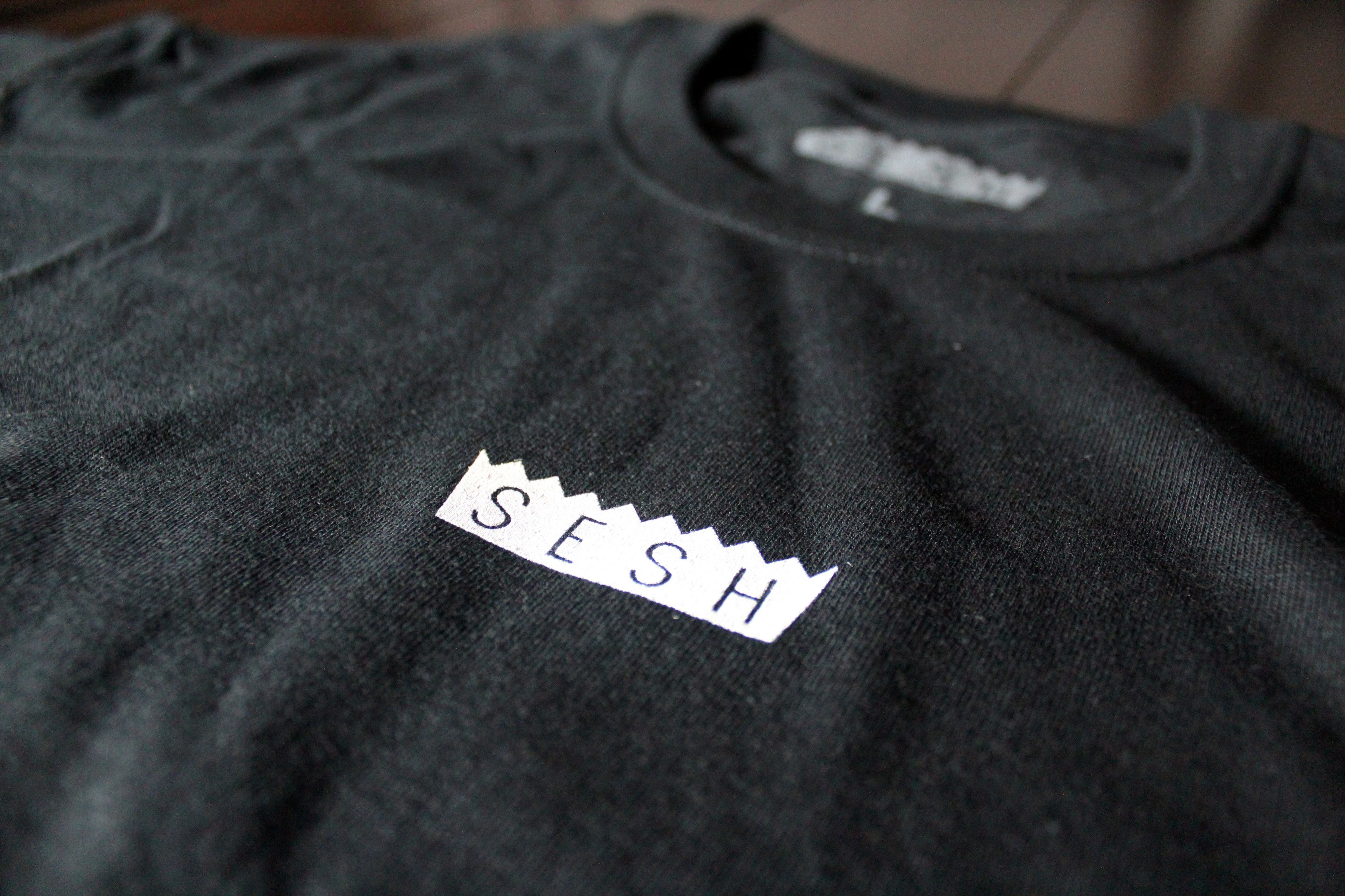 Bones × Team Sesh × Teamsesh TeamSESH Classic Crown Logo T-Shirt (Large ...